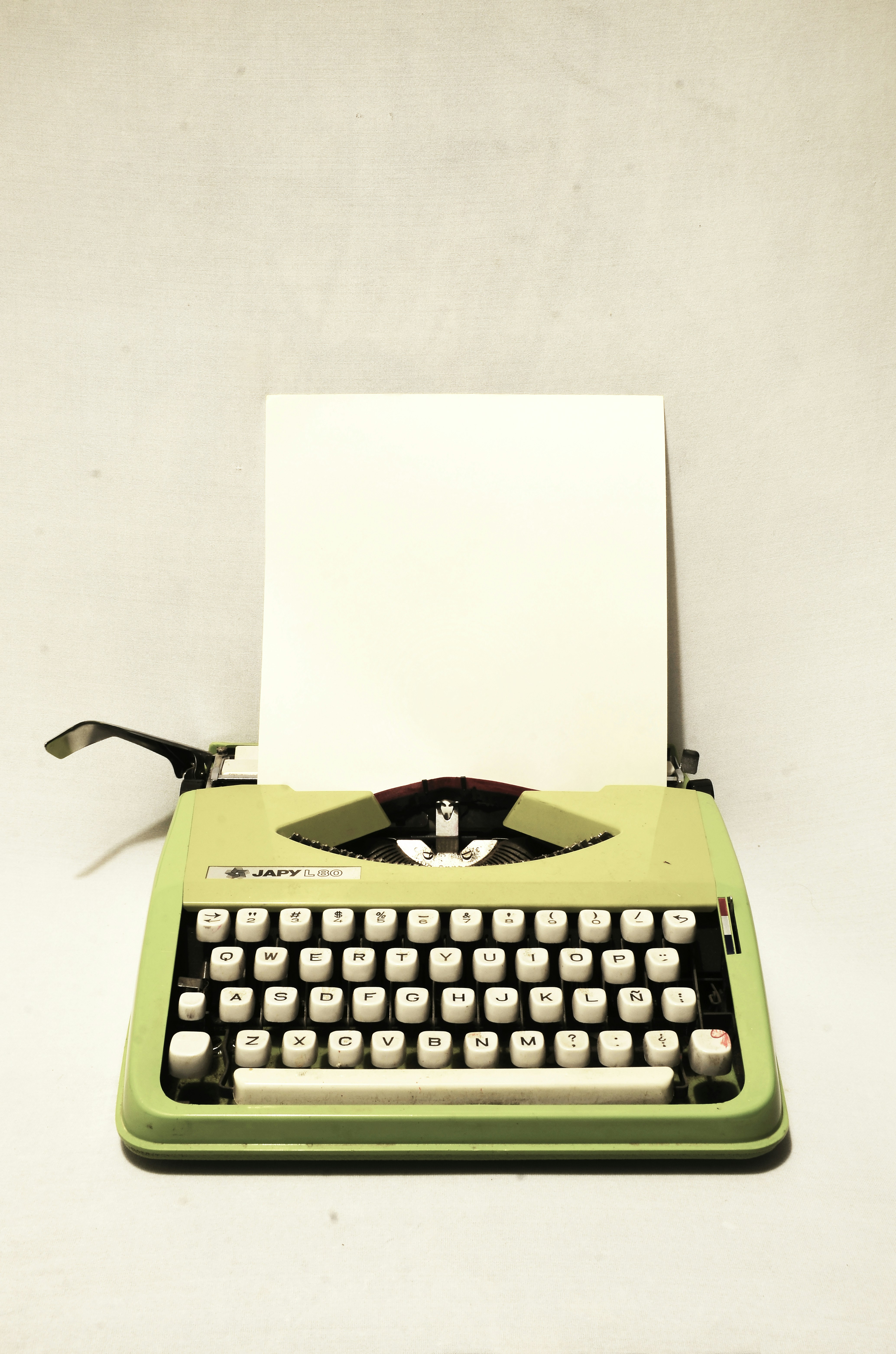 Green Antique Composer: a Typewriter’s Quiet Reign