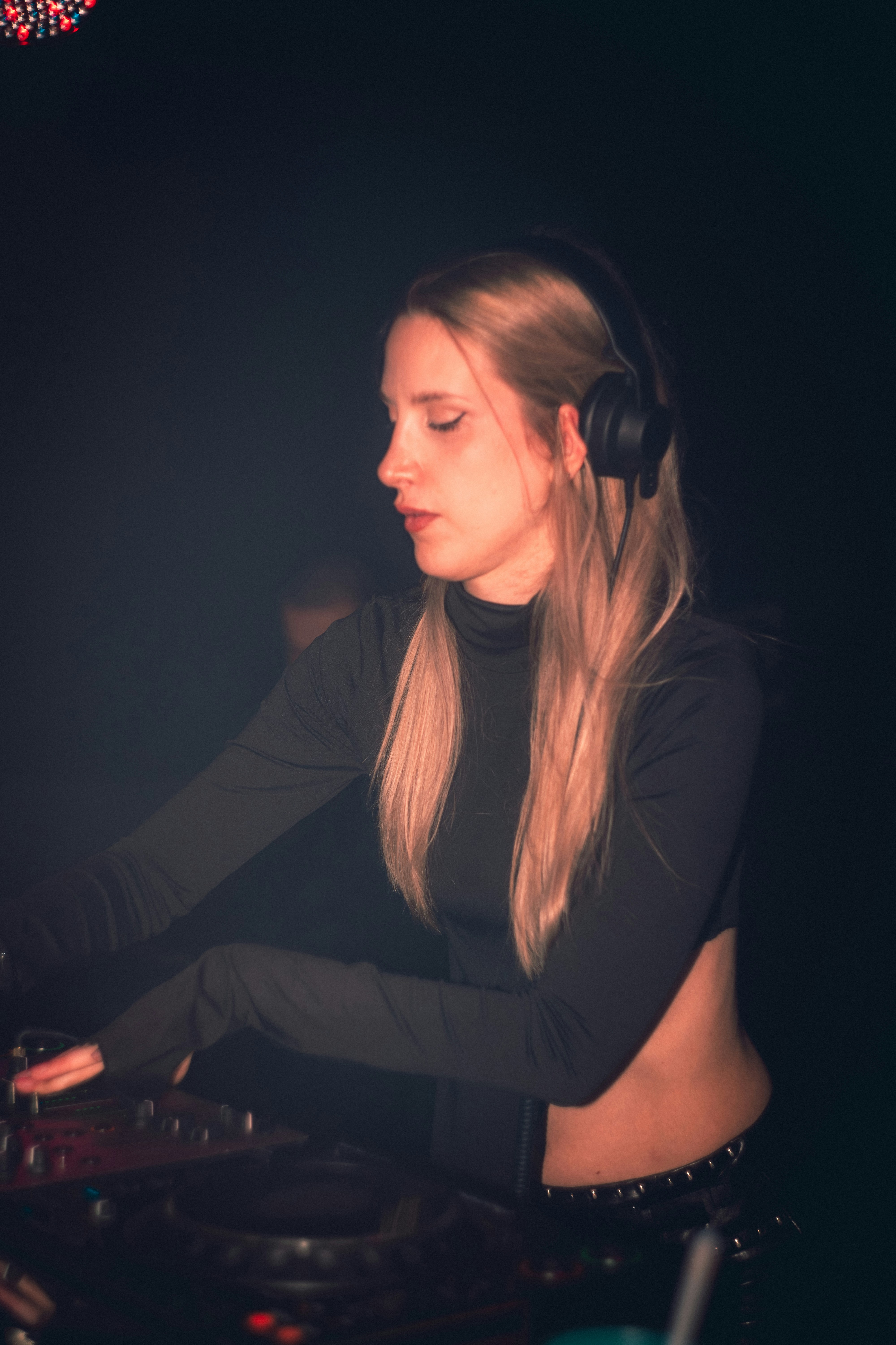 Night Pulse: A DJ Deep in Focus