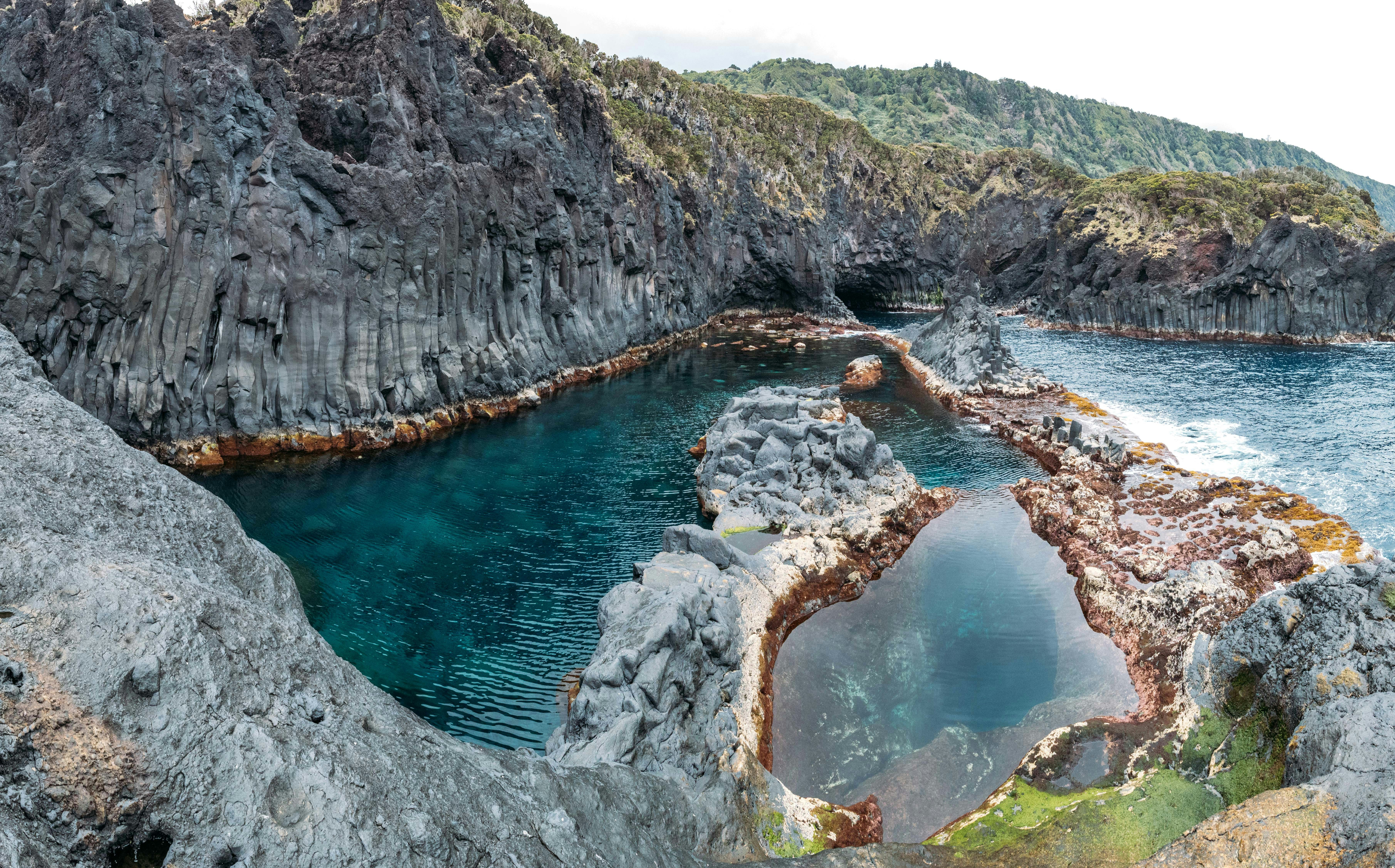Coastline’s Edge: A Turquoise Lagoon Between Weathered basalt