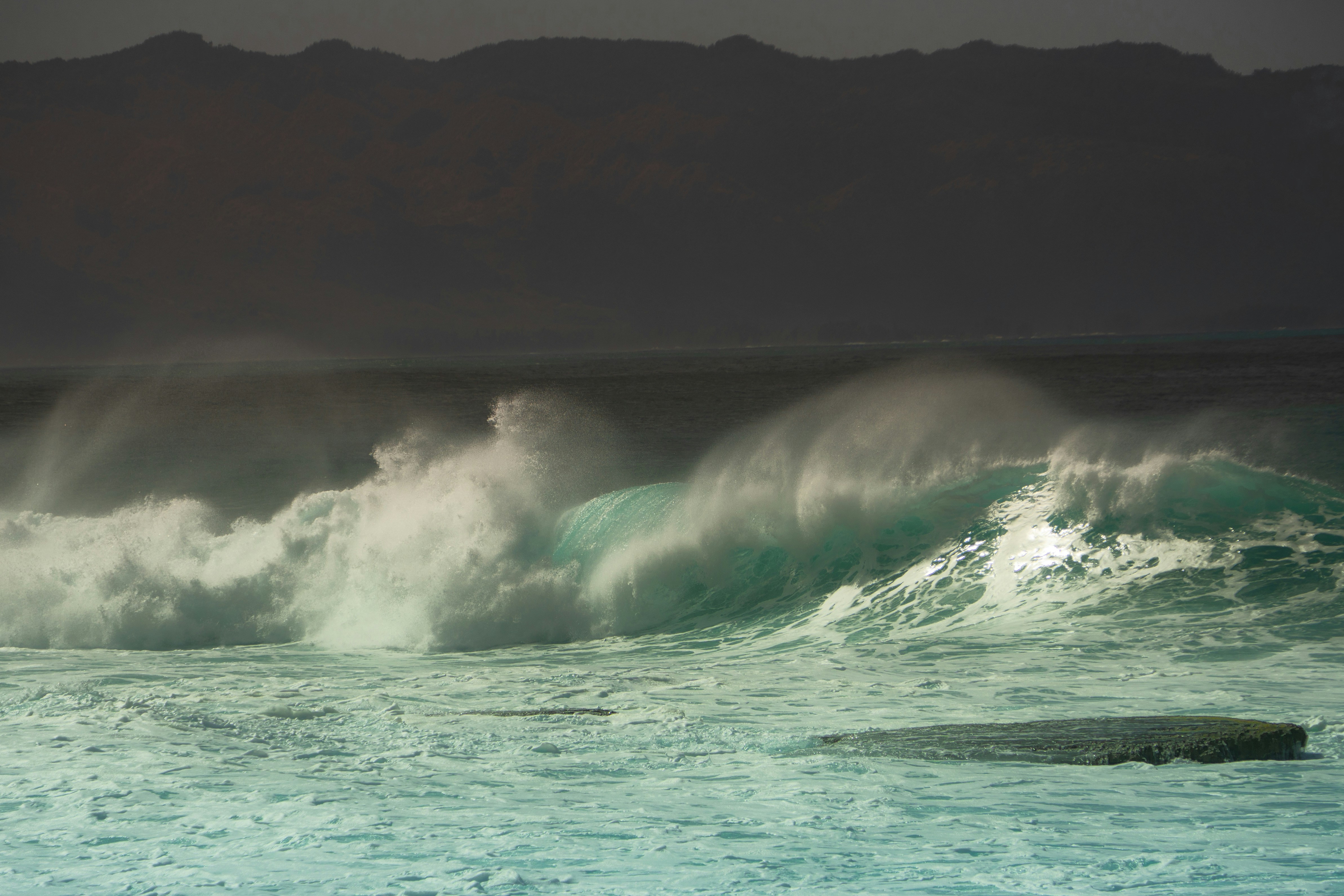 Cresting Green Wake: A Sea's Quiet Break