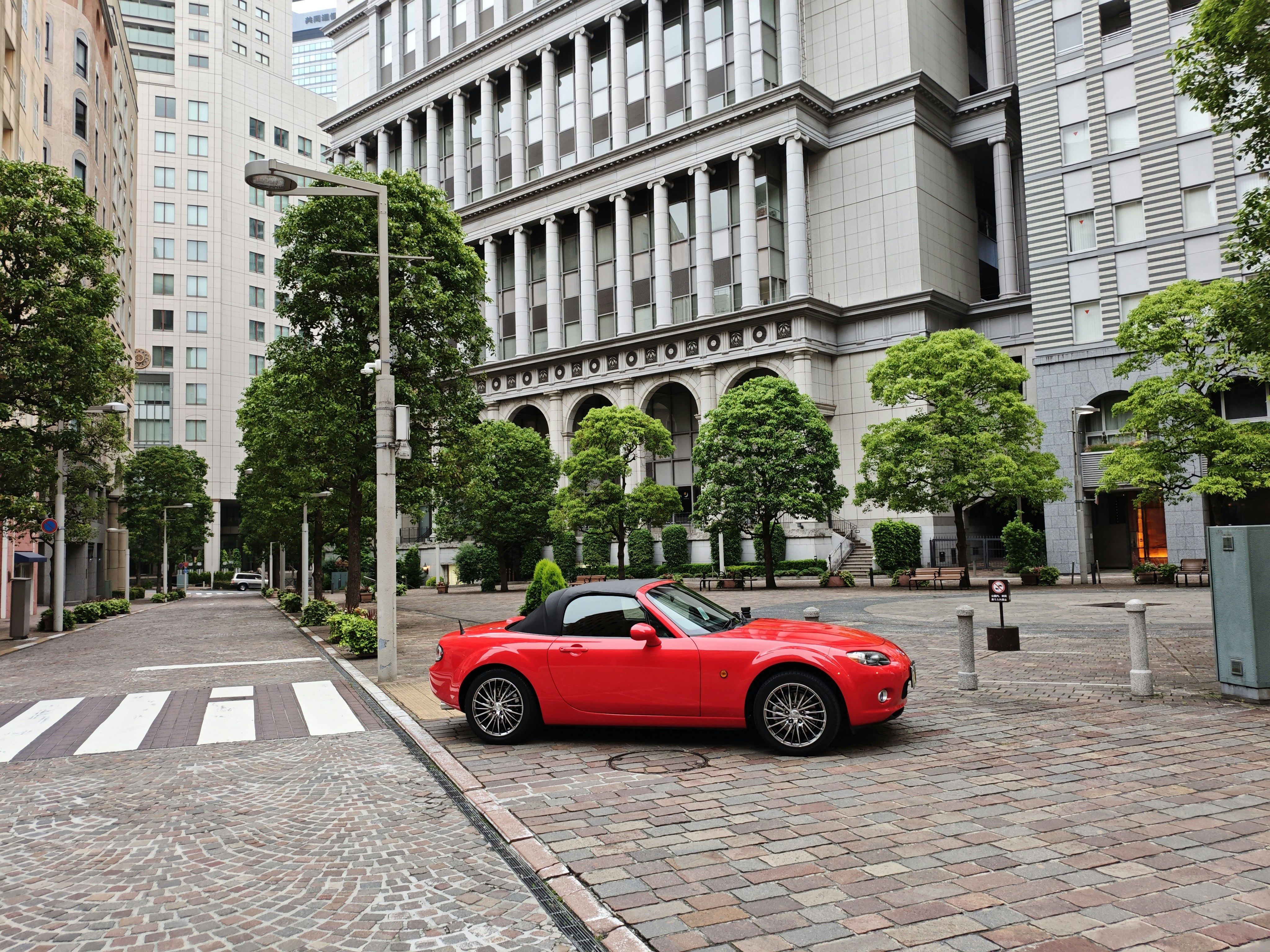 This photo was taken in the Italian Quarter of Shiodome, Tokyo, Japan.