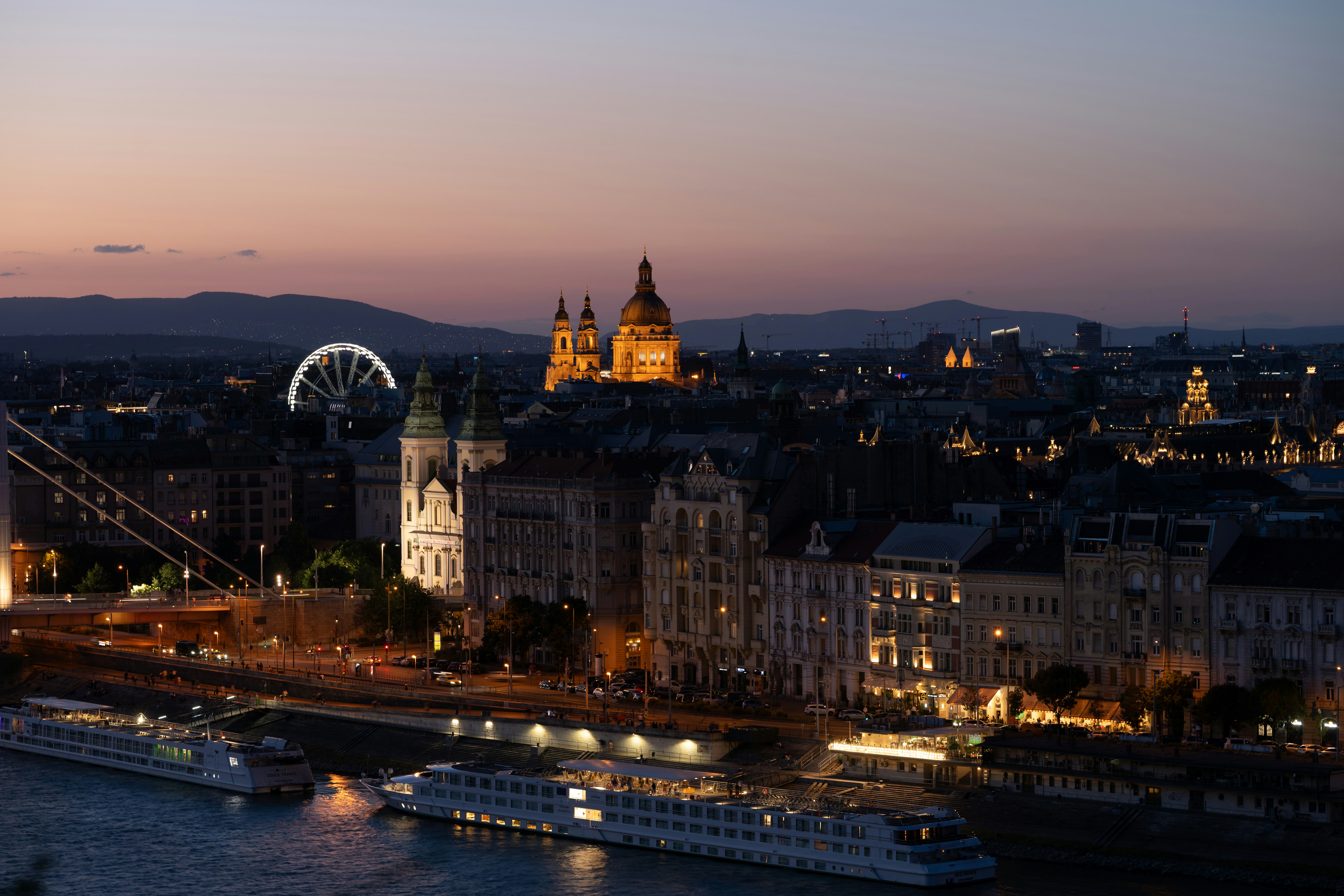 Dusk Over the Vltava: Prague’s Golden Hour by the River