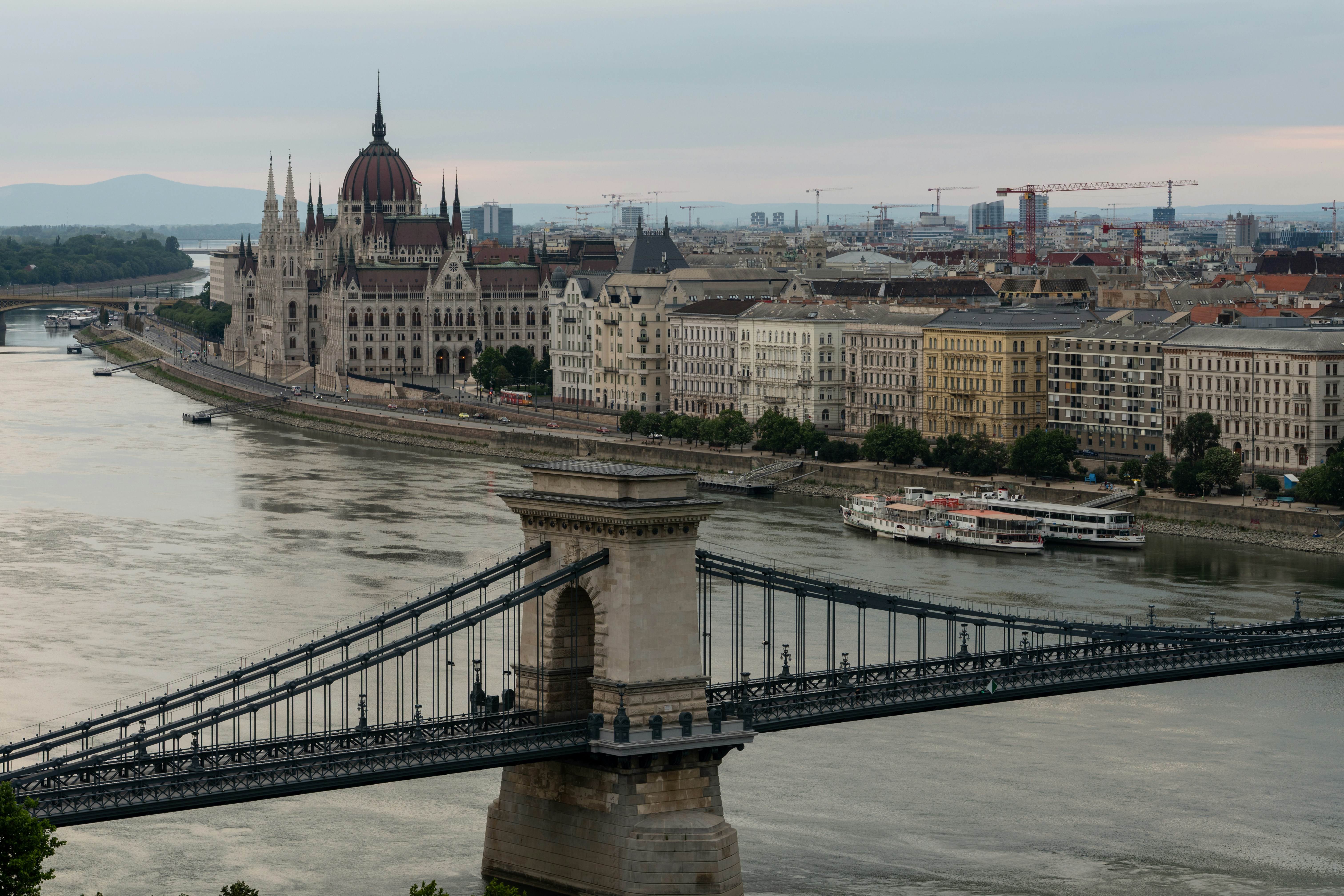 Budapest’s Chain Bridge and Parliament: Time‑stilled silhouette over the Danube