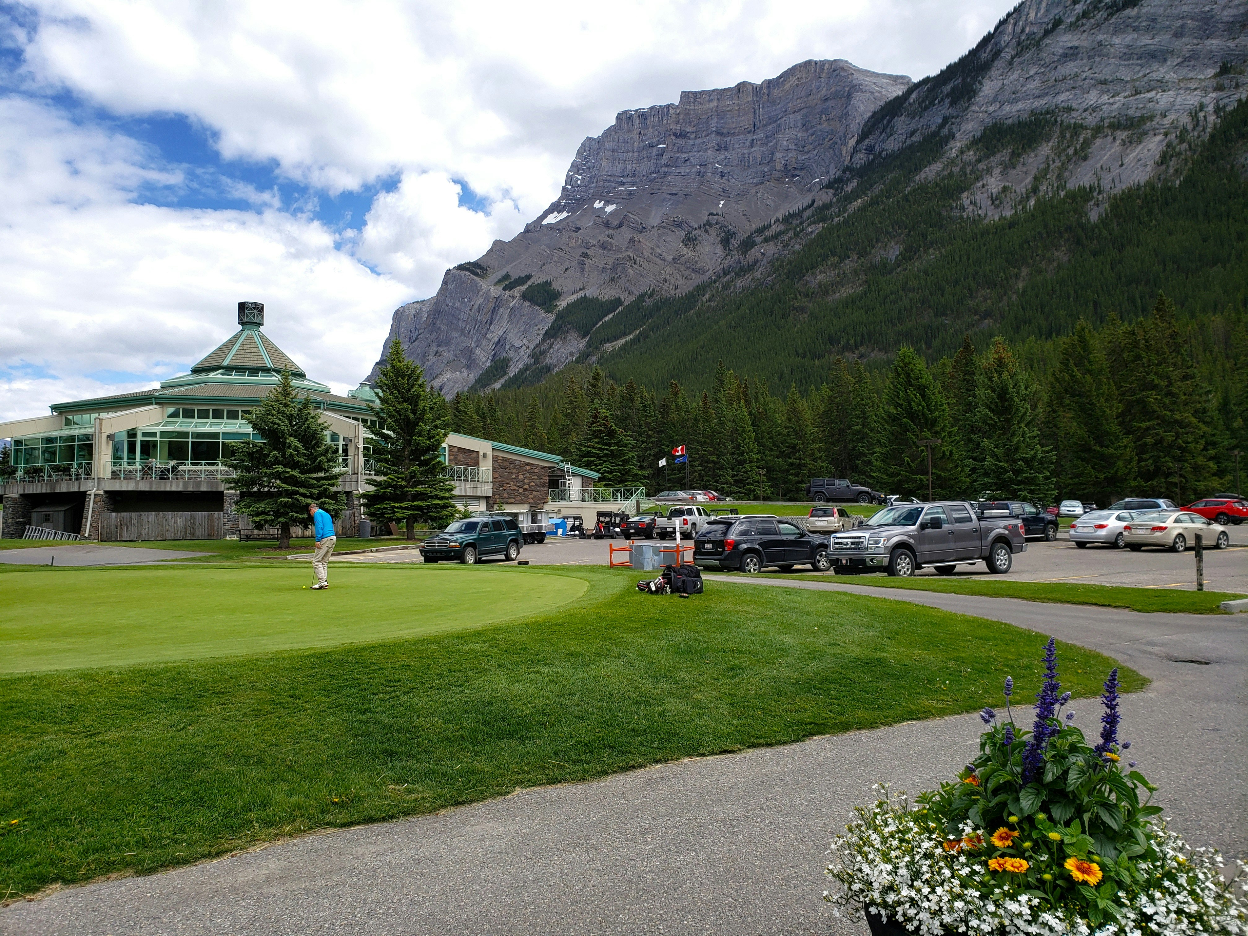 Mountain lodge at the edge of the greens
