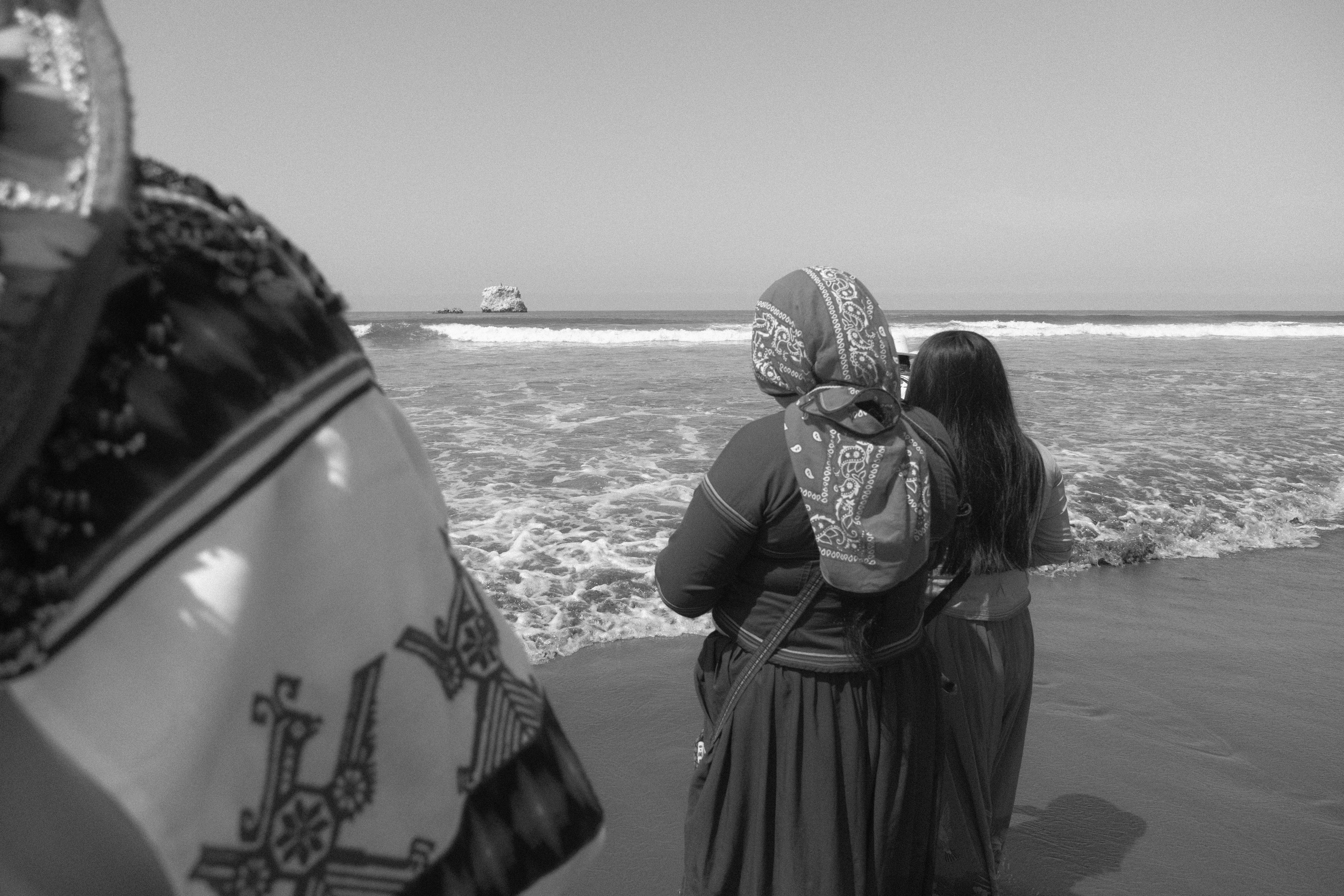 Close-knit on the Shore: Tradition Gathers at the Quiet Sea