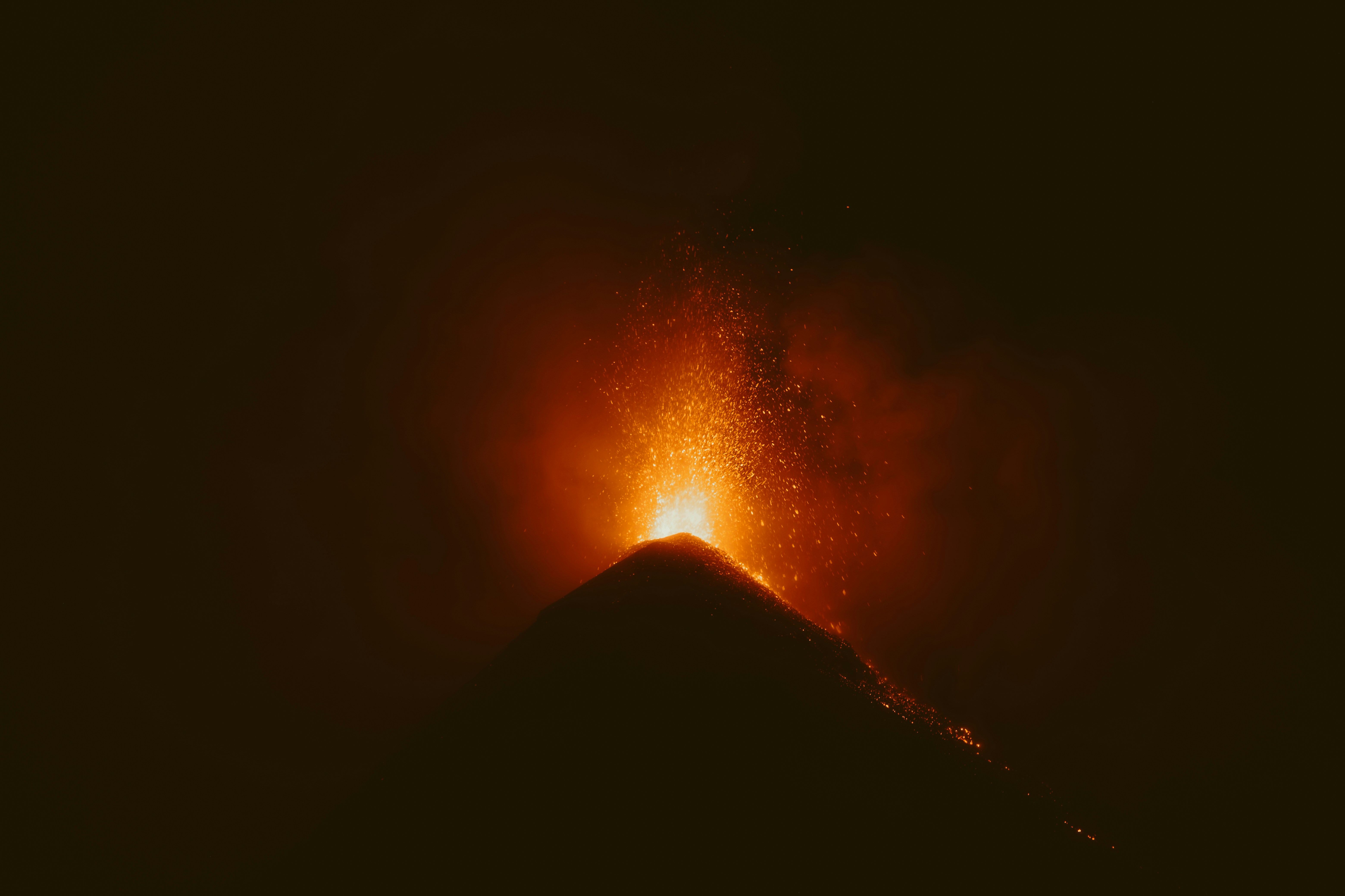  lahars and lava crown: eruptive capstone of night
