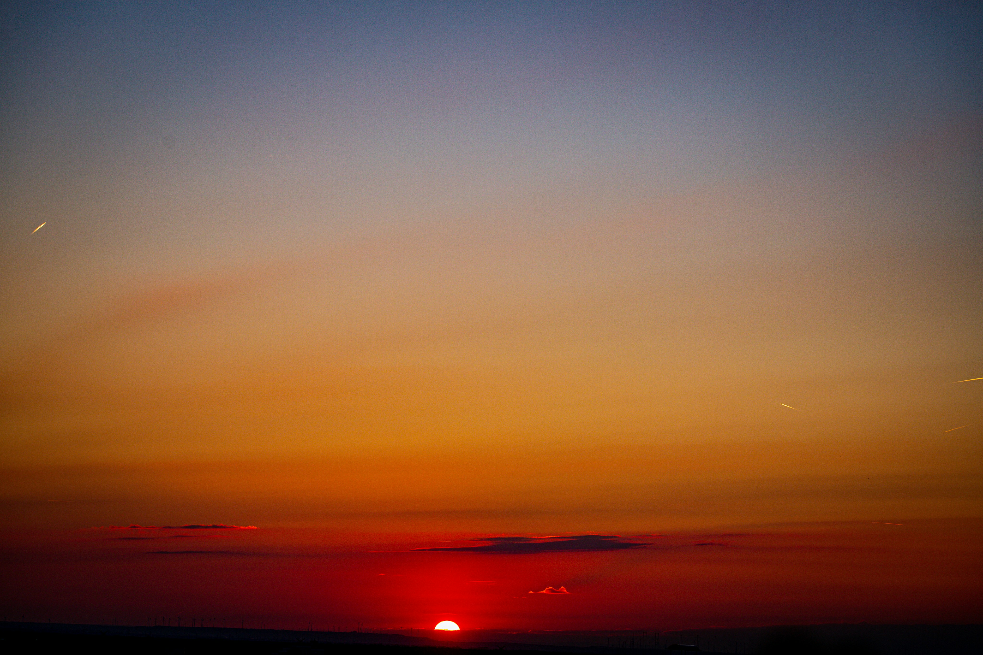 Sunset Edge: The Last Glimmer Over a Quiet Horizon