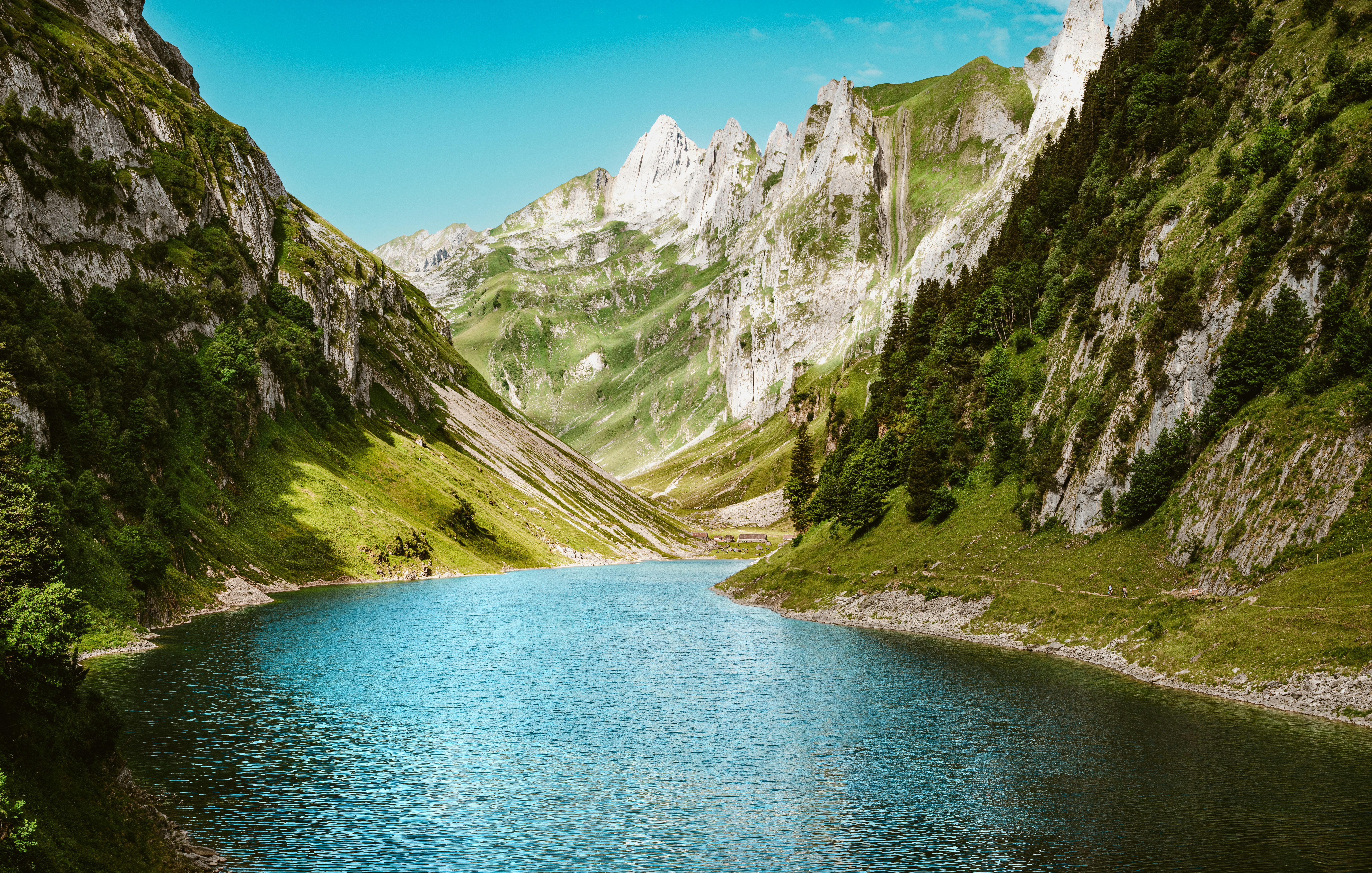 Emerald Gorge: A Mountain Lake Crowned by Snow-Trimmed Peaks