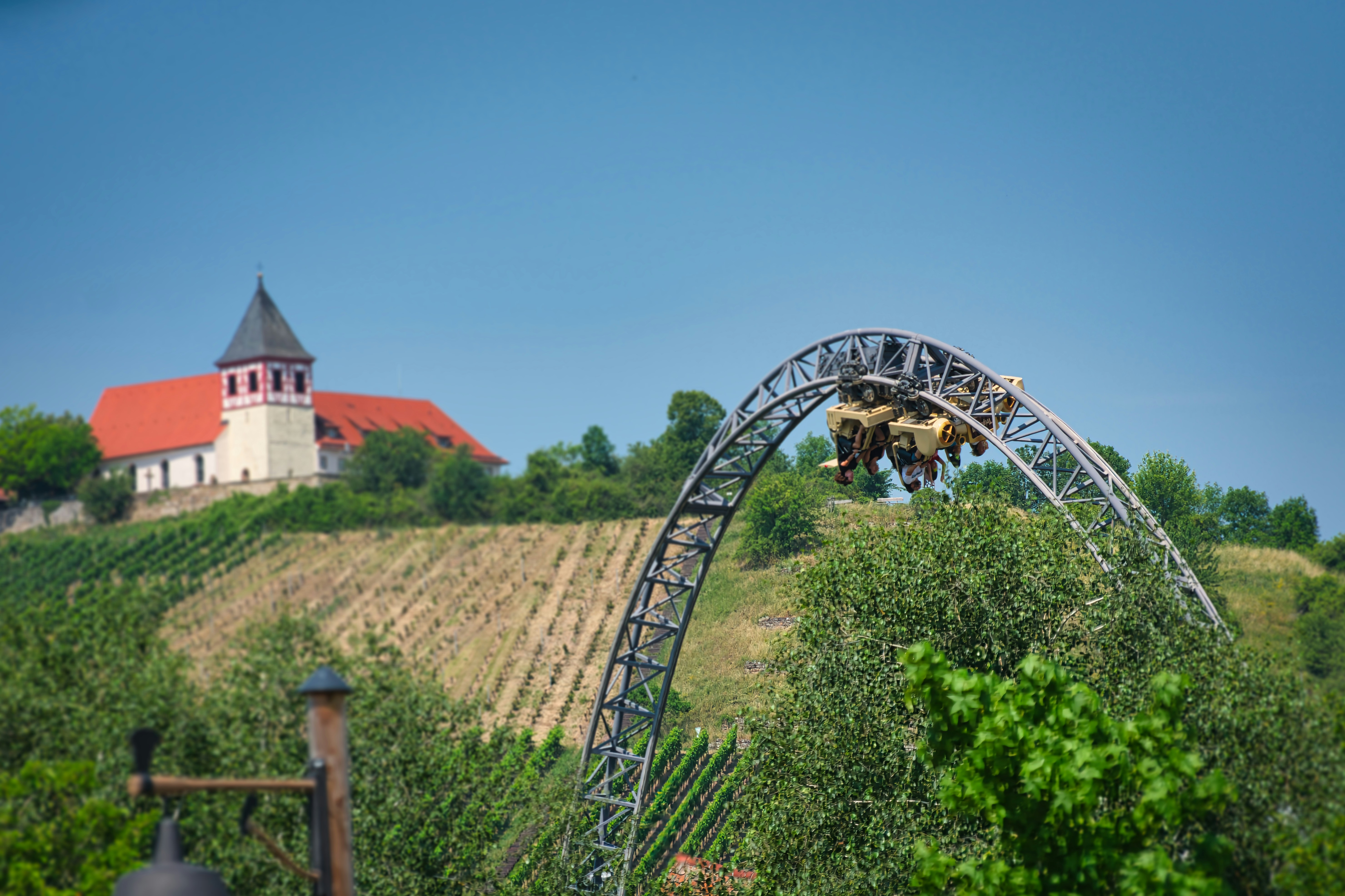 Ridge Panorama: A Rollercoaster Arc Over Green Hills