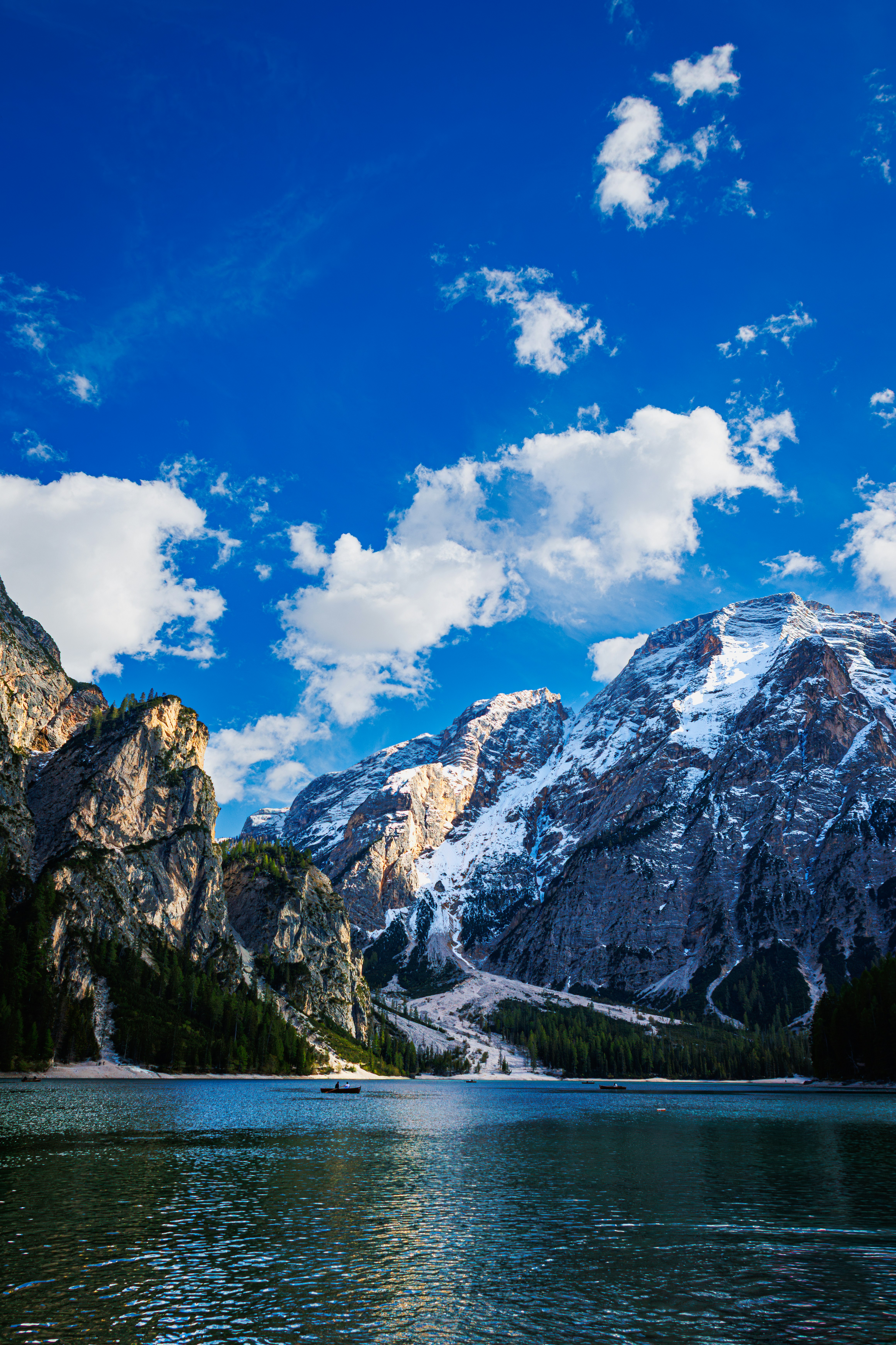 Emerald Mirror: A Snow-Capped Valley Under a Robe of Blue