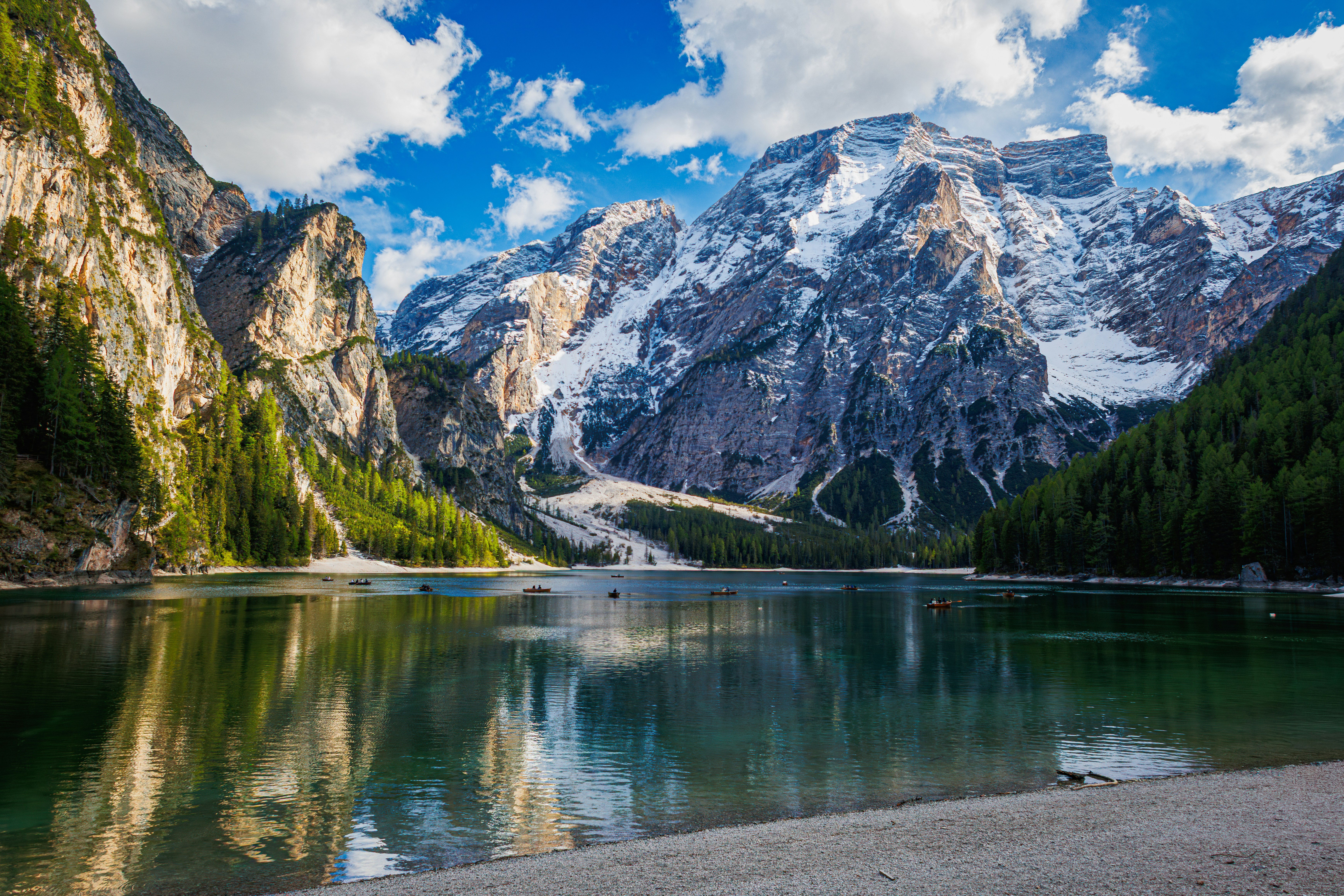Emerald Crest: Mountain Mirror over Tranquil Waters