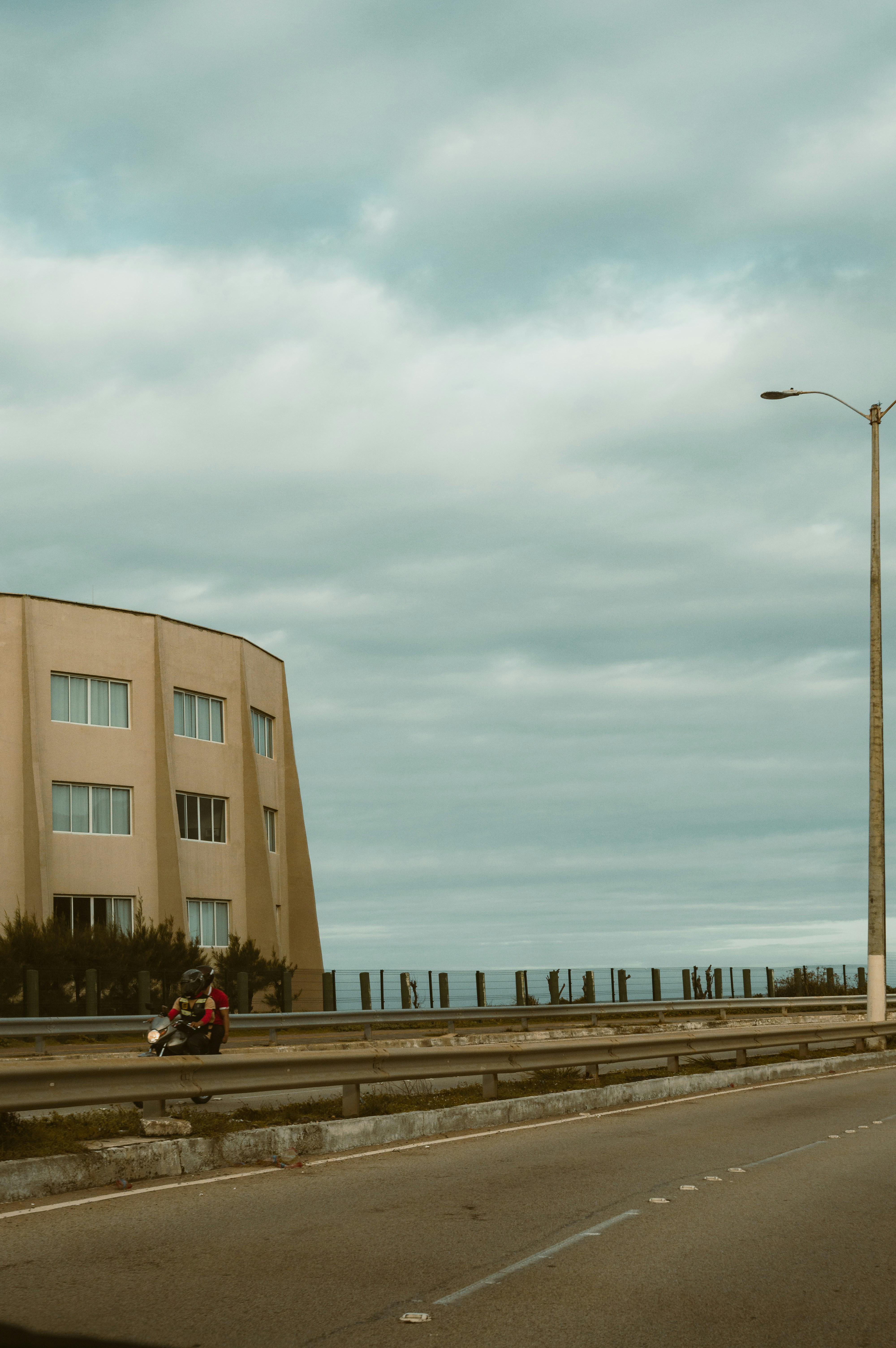 Midtown Lagon: A Quiet Ride Along the Seaside Boulevard