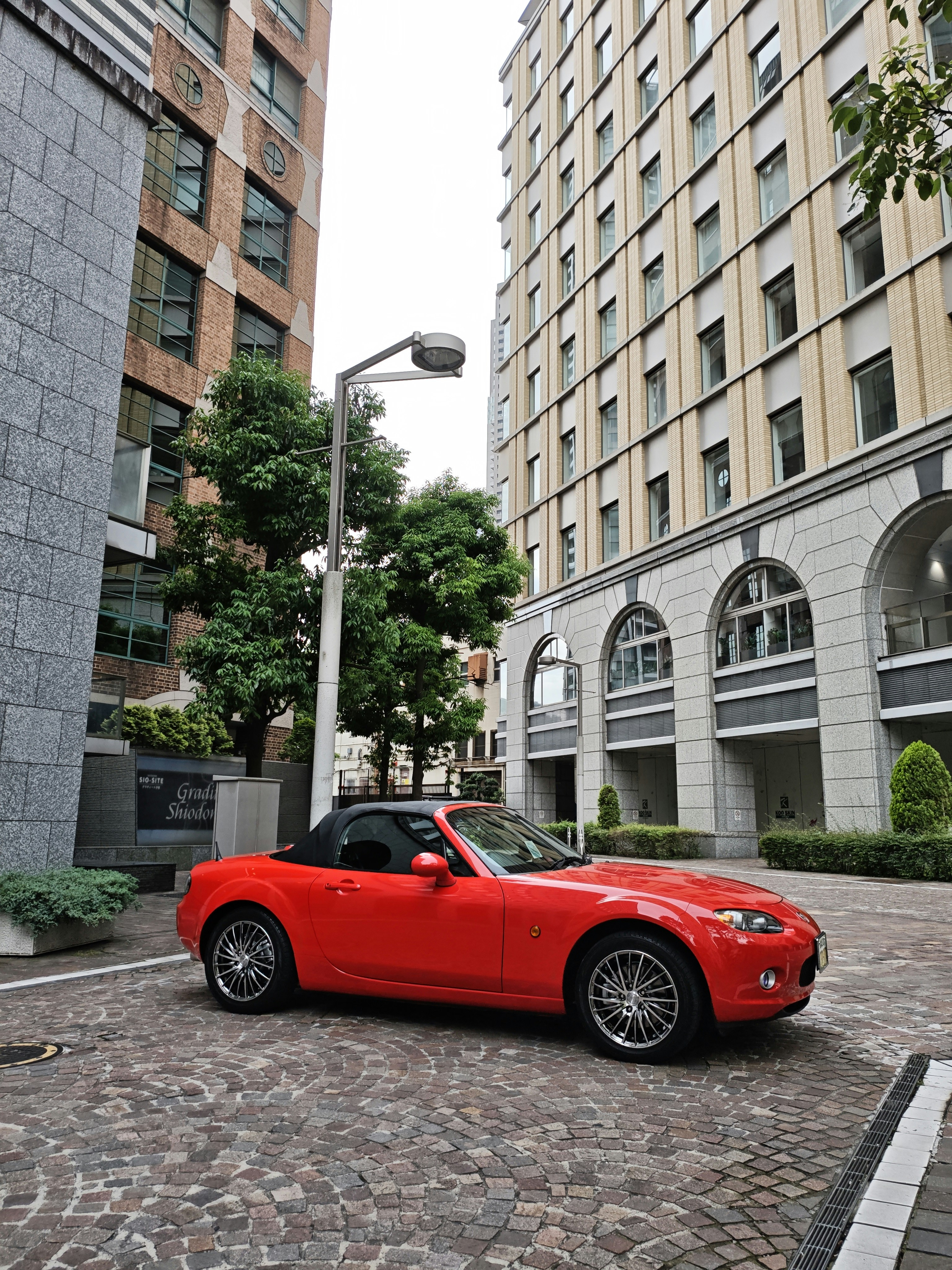 This photo was taken in the Italian Quarter of Shiodome, Tokyo, Japan.