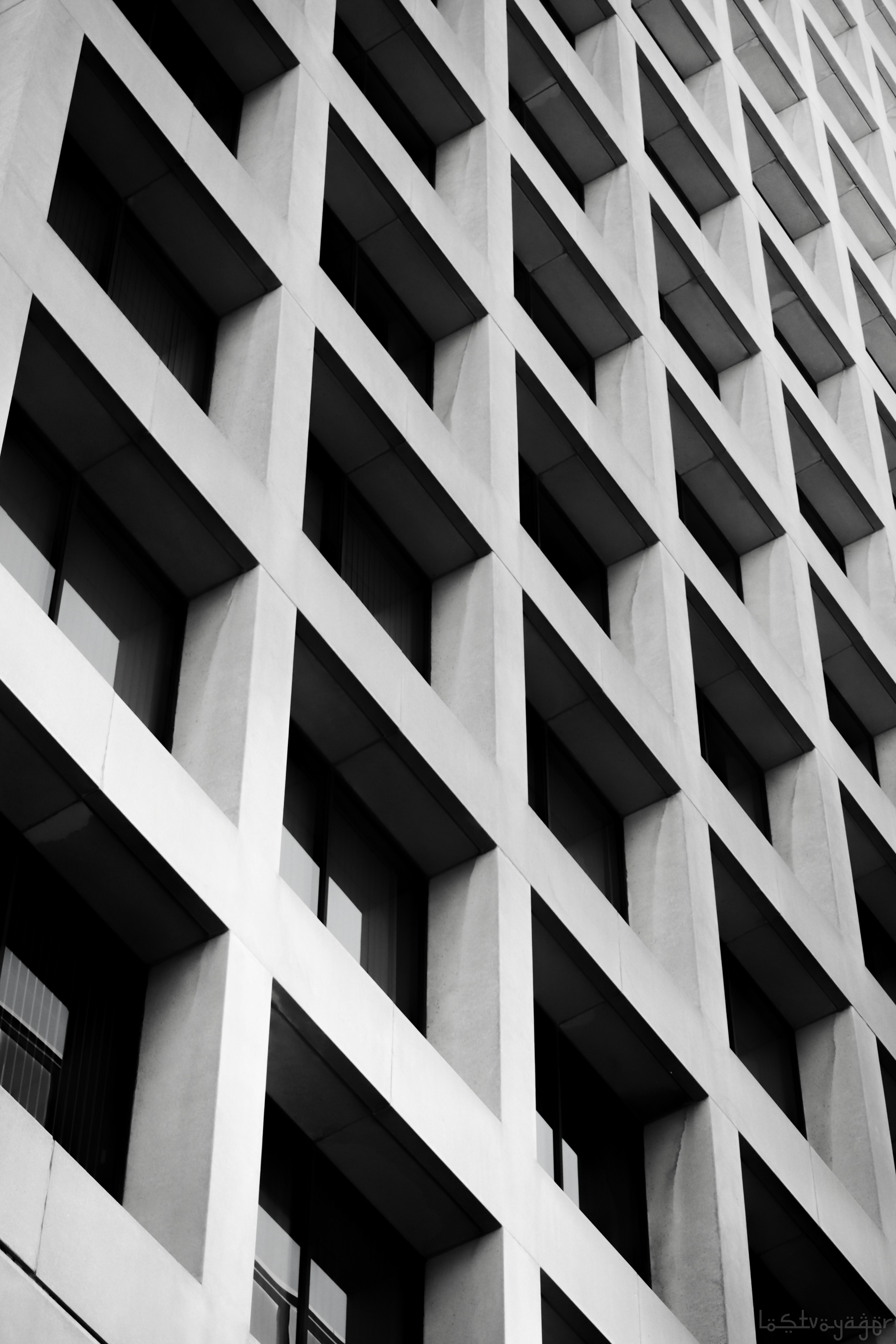 Concrete Lattice: A Metropolis of Shadows in Diagonal Light