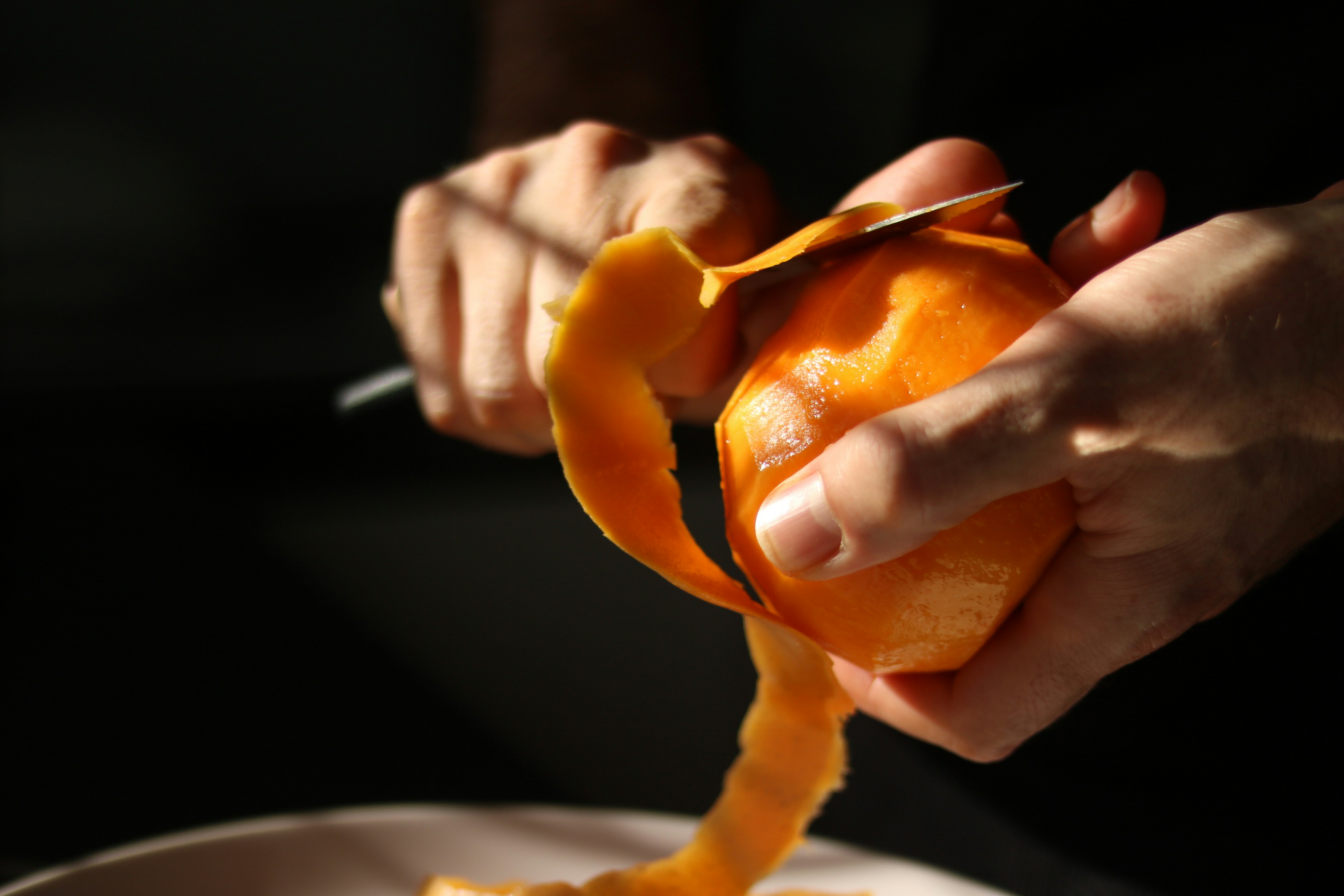 Citrus Peel in Motion: a Knife-turning moment