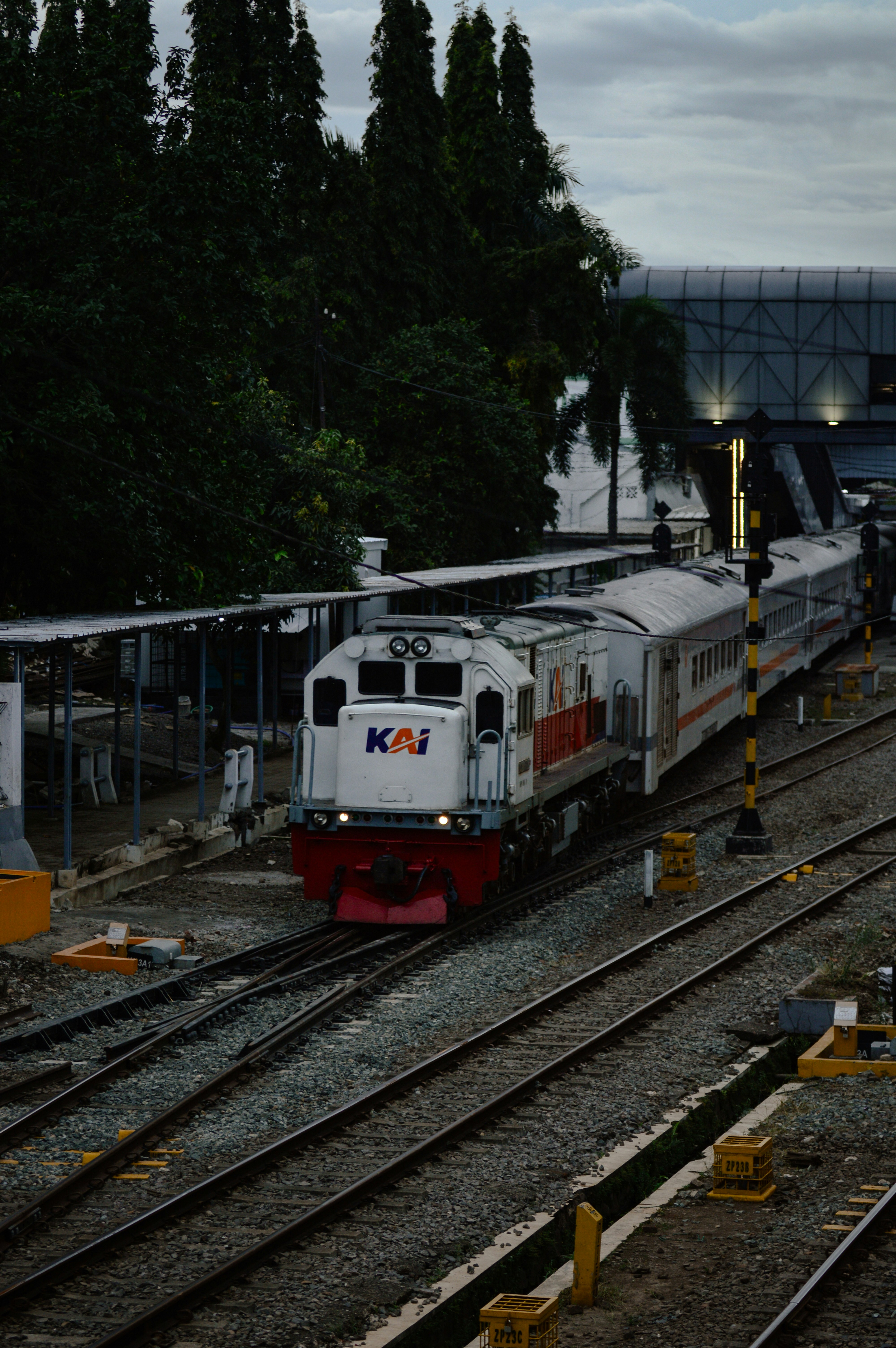 Locomotive at Dawn: A Quiet Platform Moment