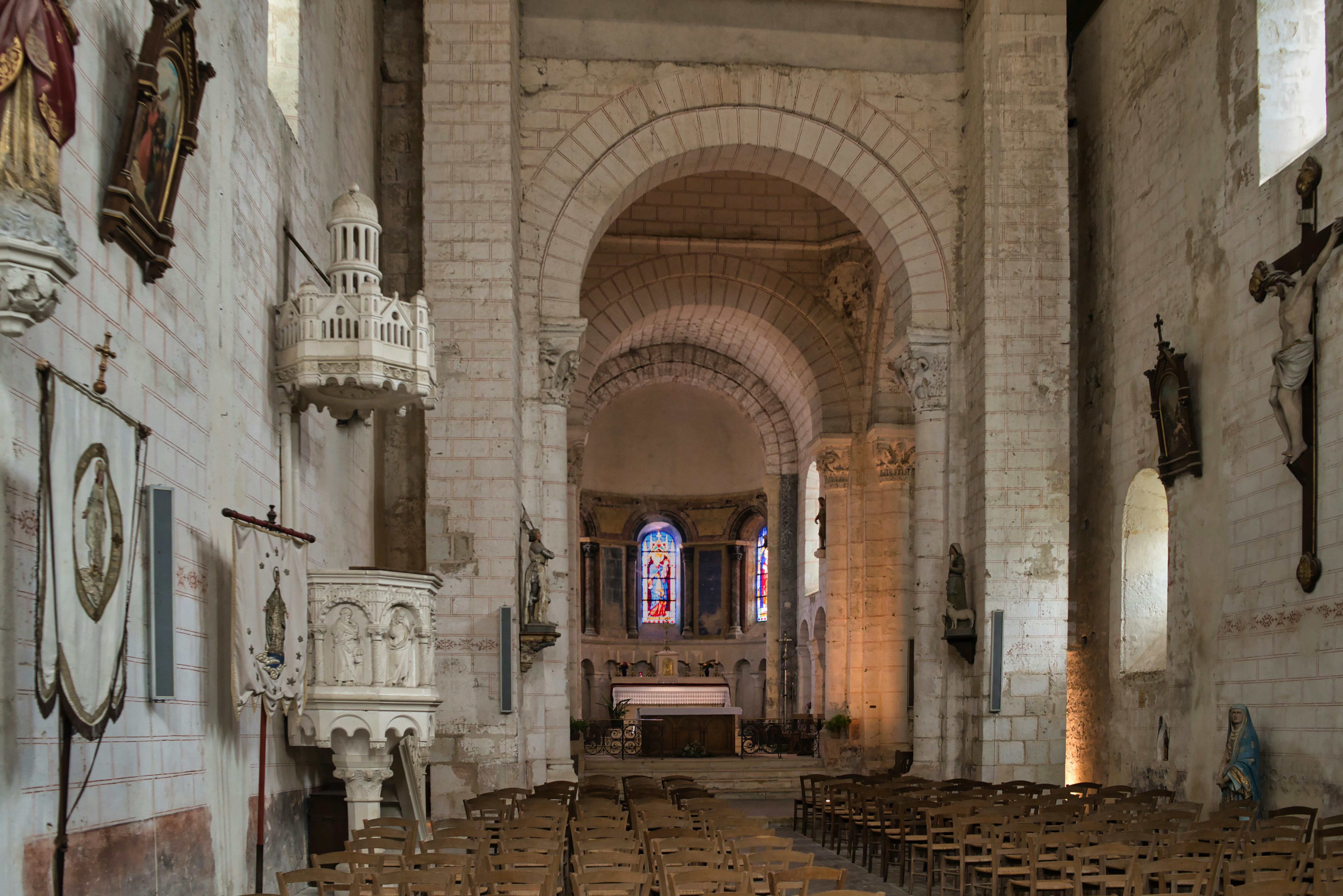 Aisle of Echoes: Nave Lanterns and Stained Light