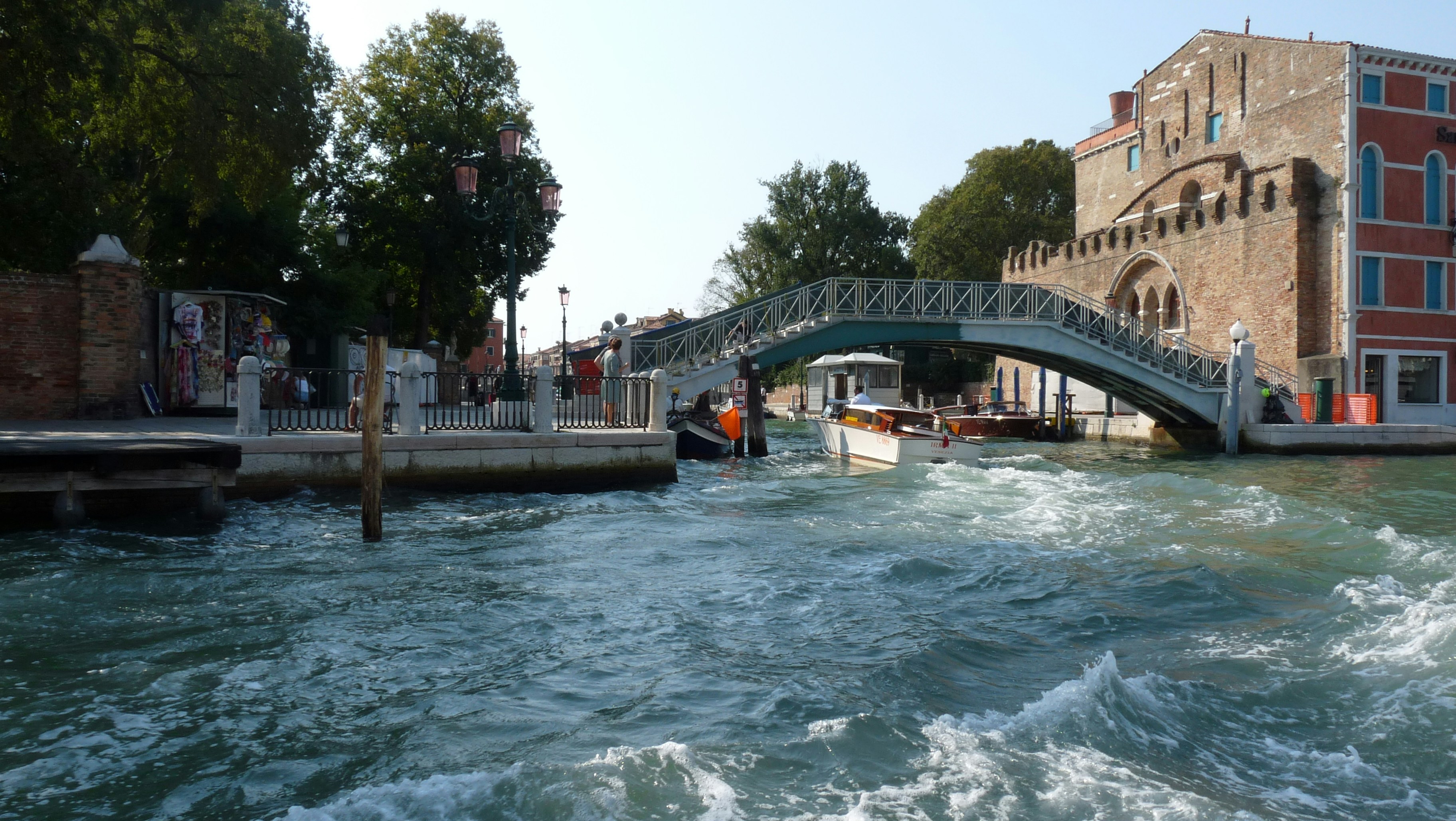 Bridge and Canal Confluence: A Sunlit Venetian-Style Scene