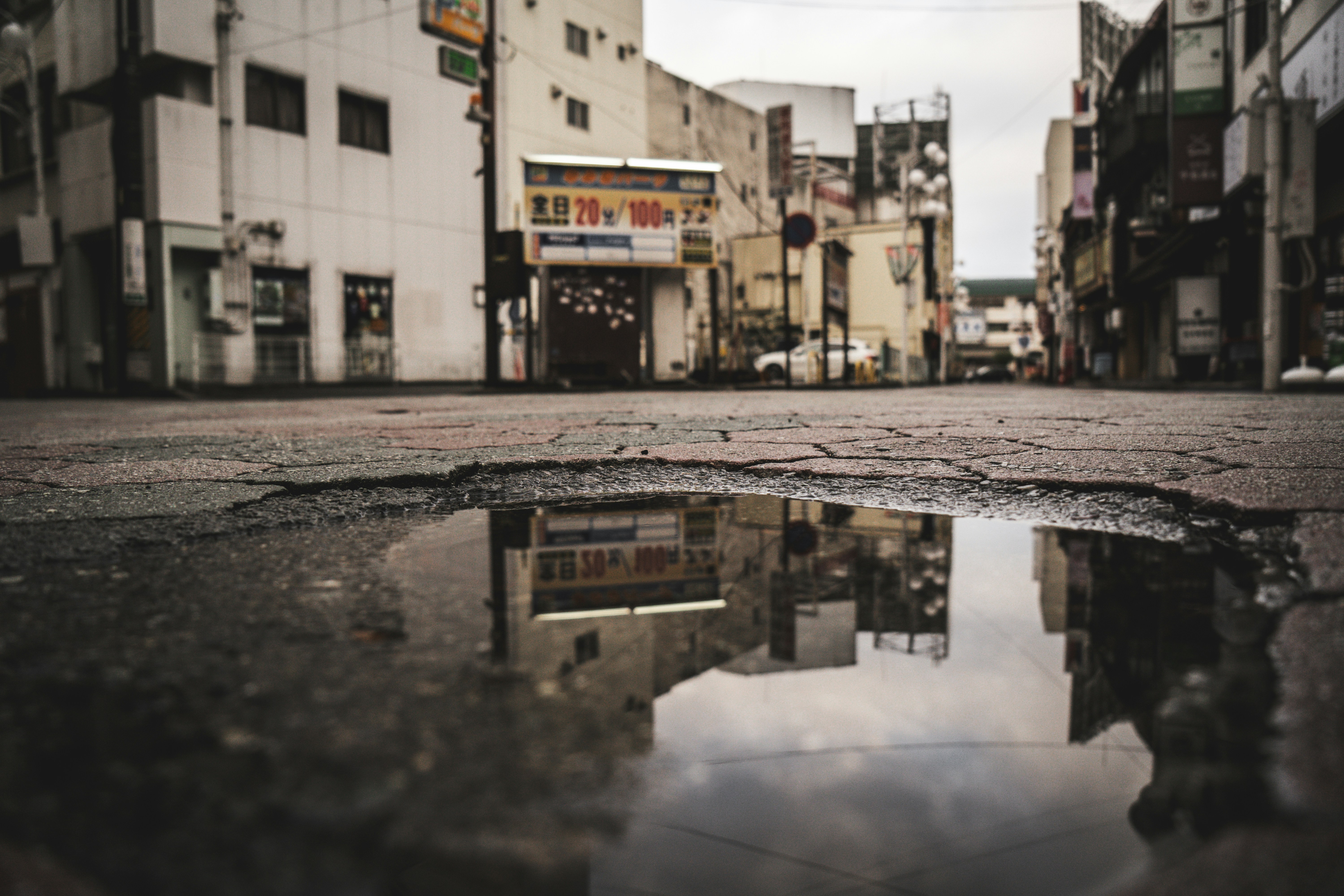 Puddle Portrait: Street Reflections in a Quiet City Bloc