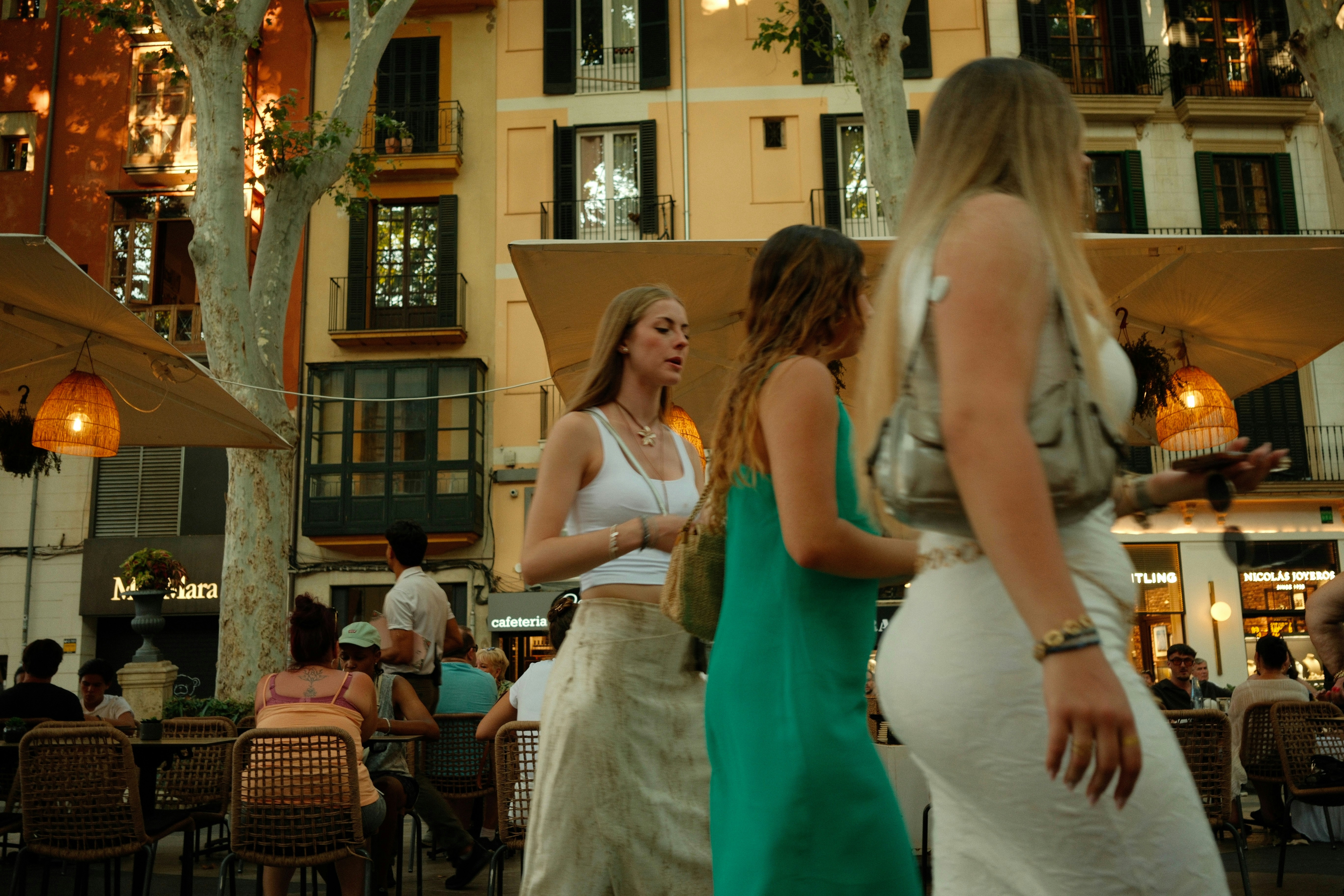 Street Café Mirage: A Moment of Quiet Between Strides