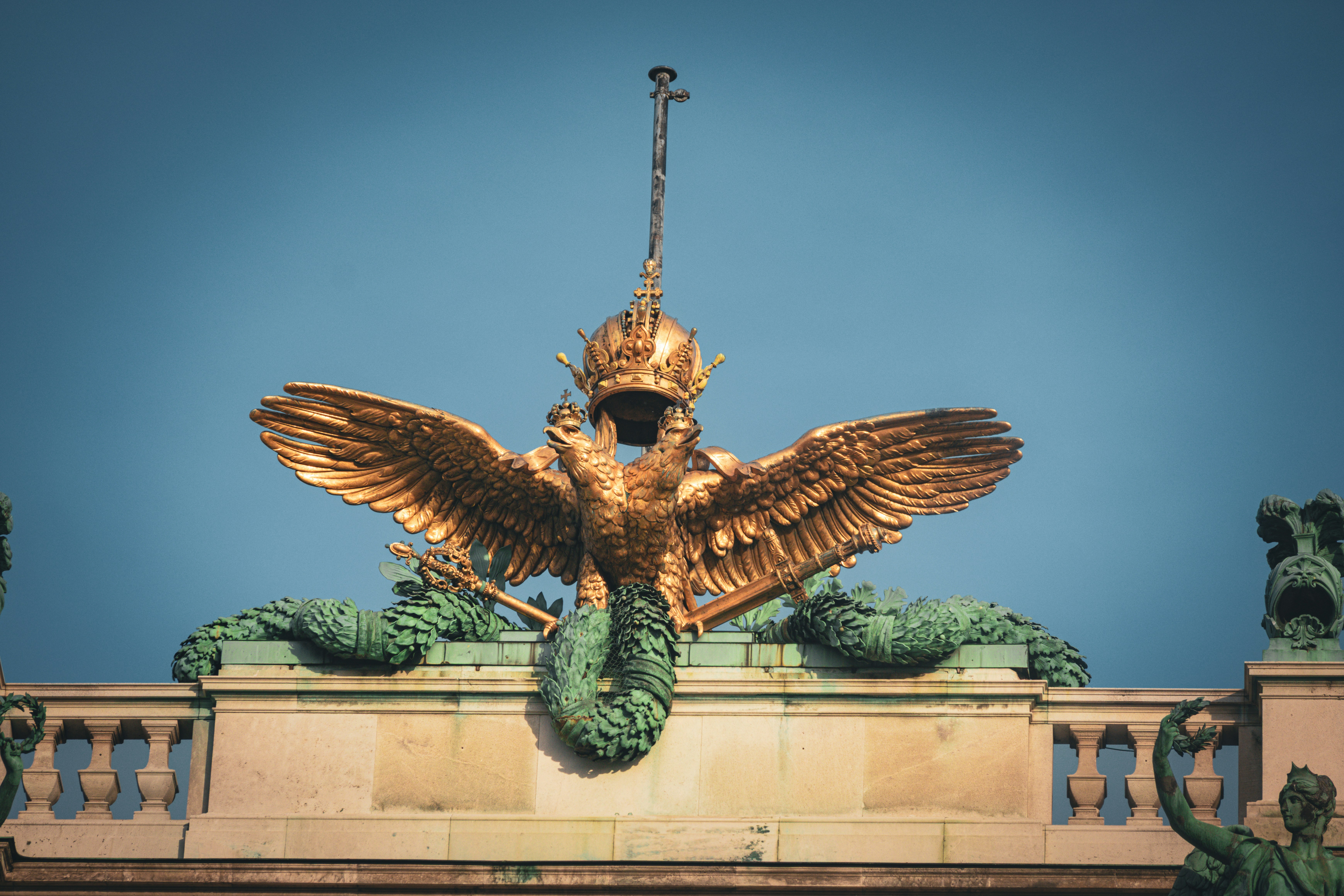 Golden Griffin Crowning the Cityline