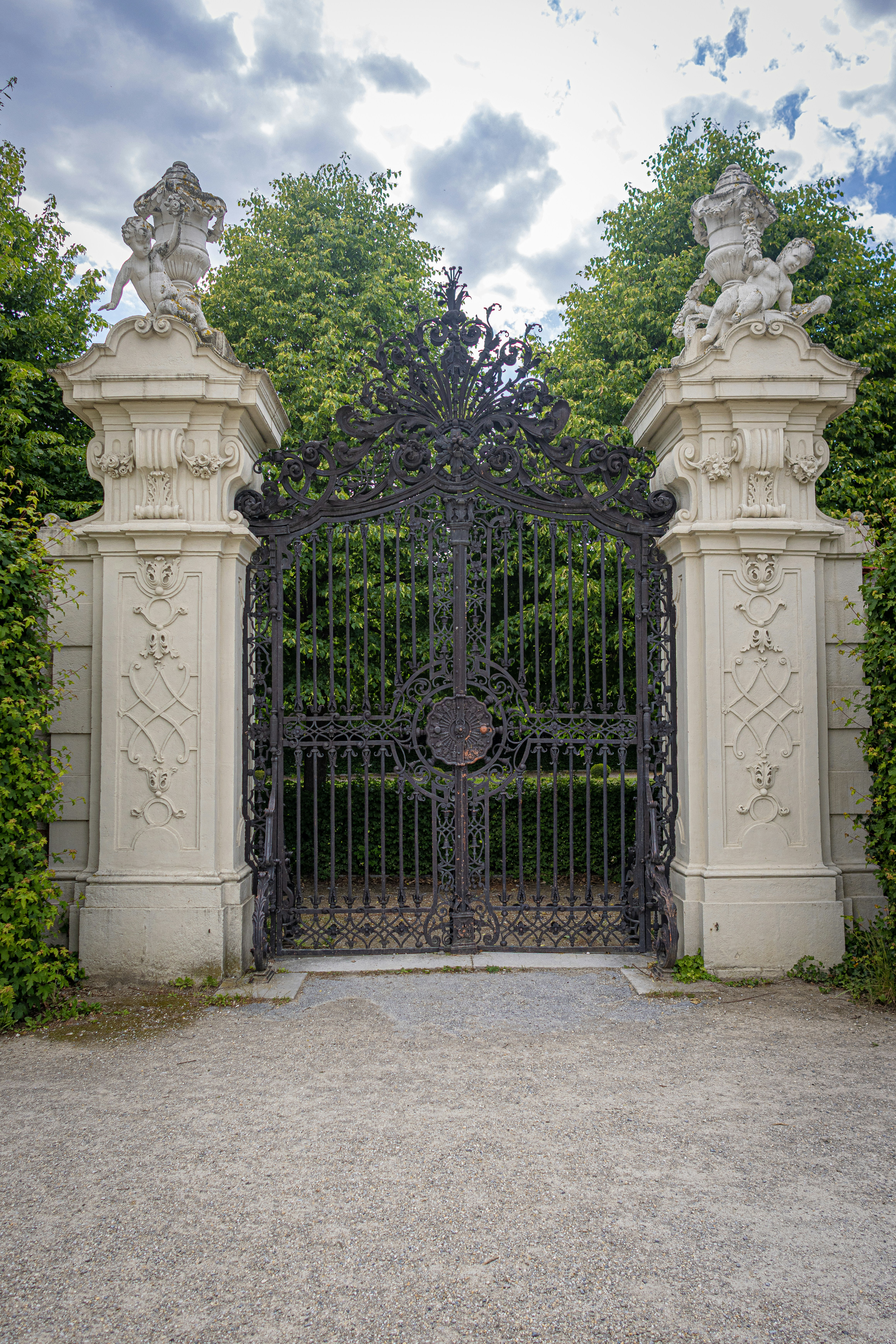 Iron Gate of Echoing Gardens