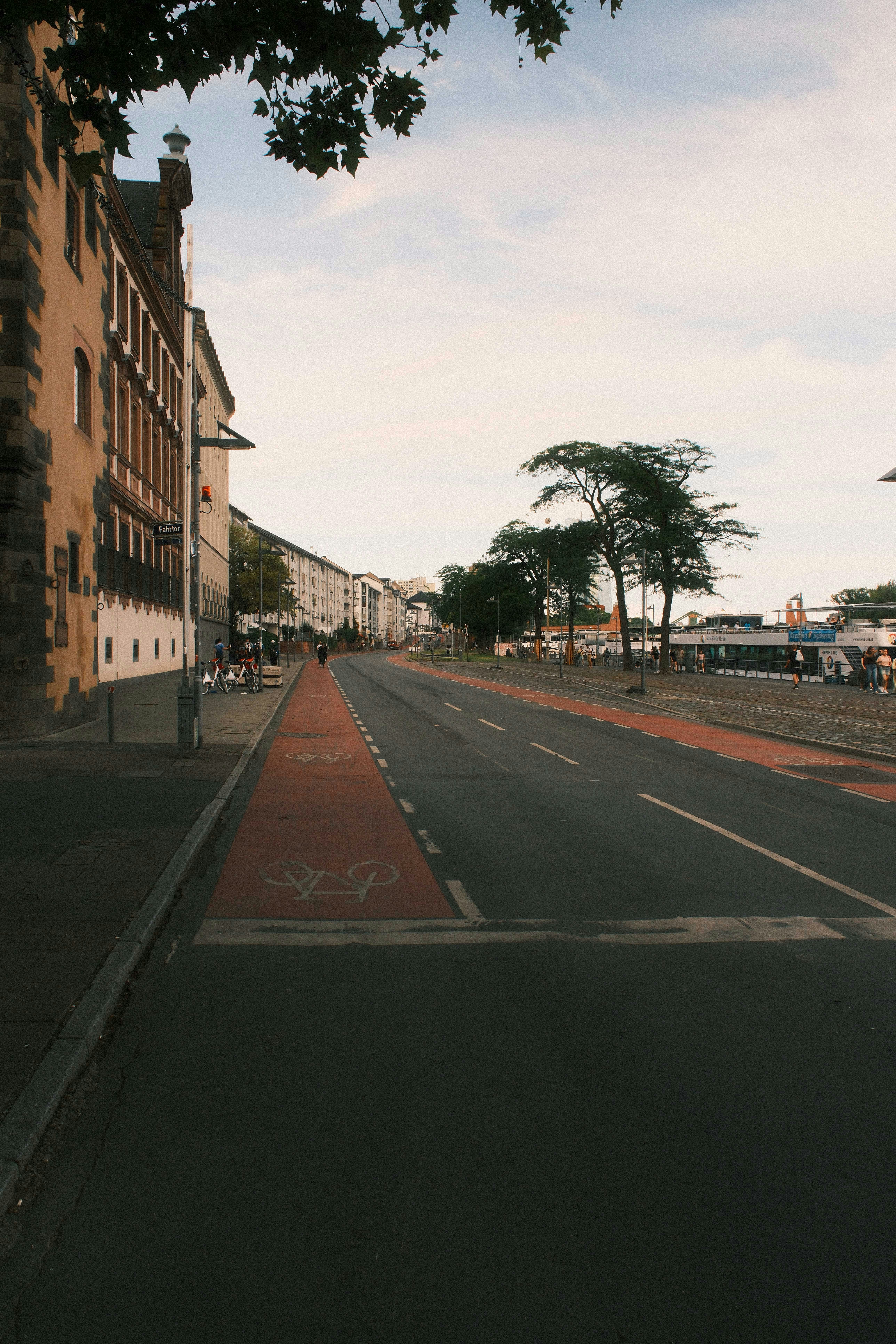 Urban Riverside Boulevard: A Quiet Morning Along the Bike Lane