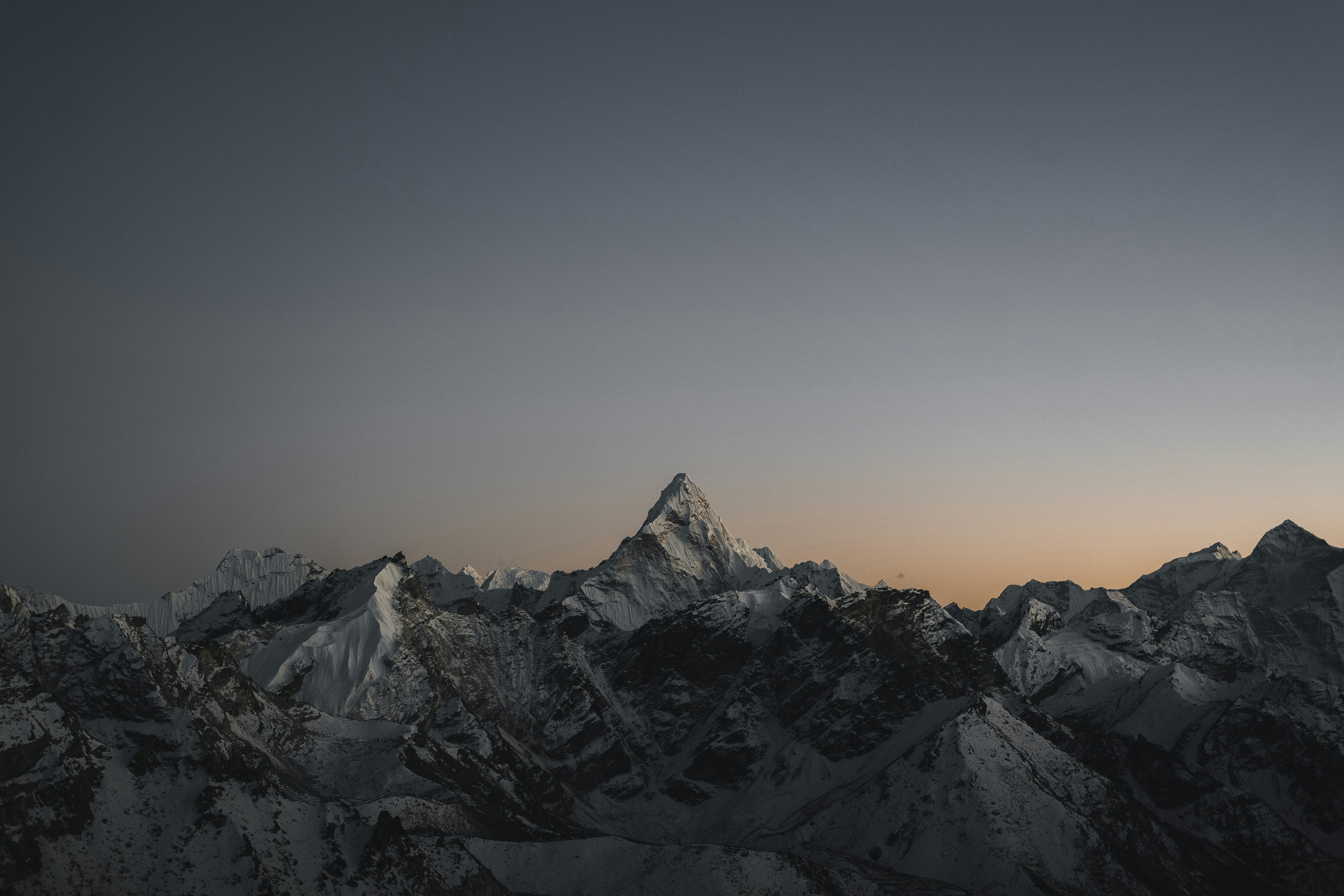Dawn on the Spine: A Silent Ridge of Peaks