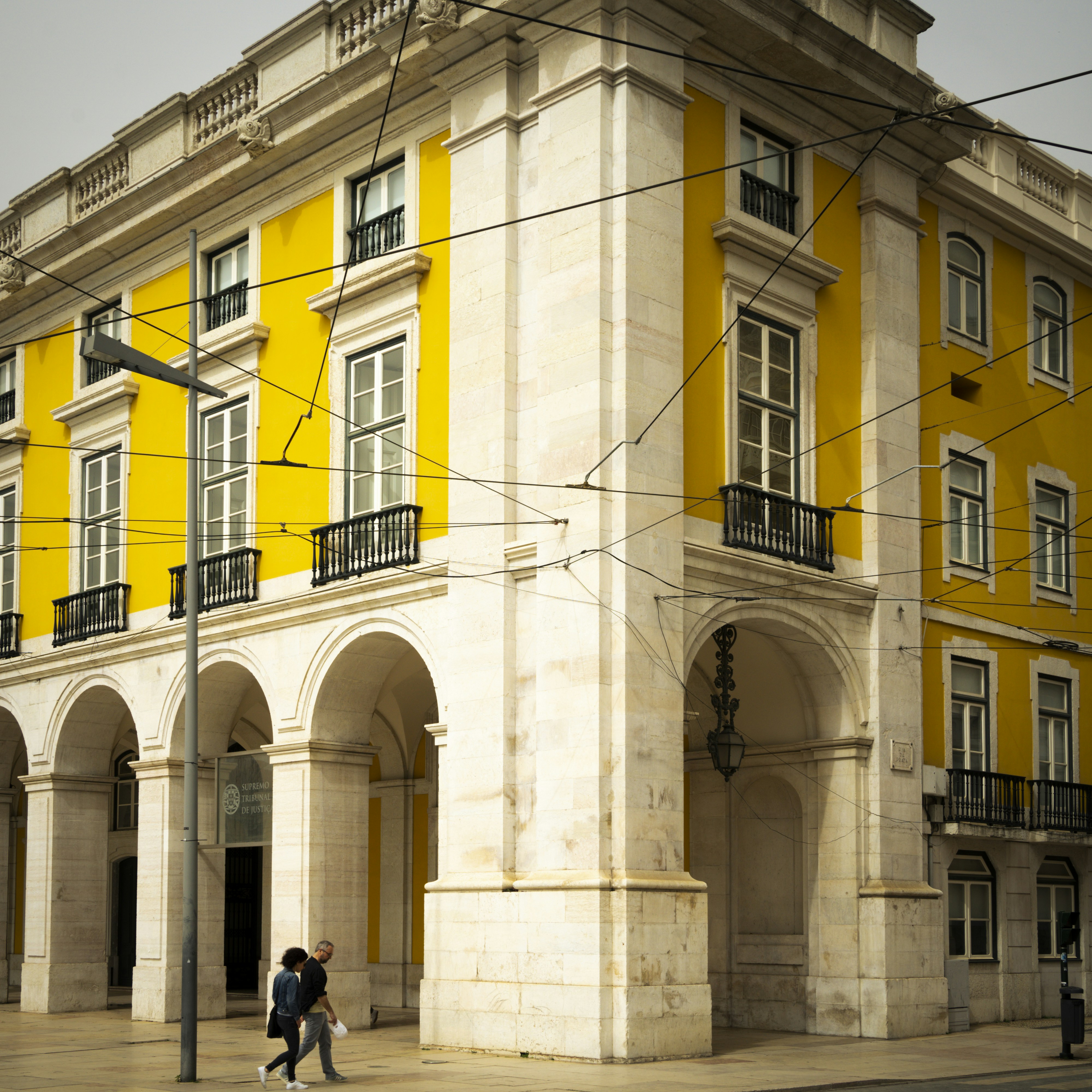 Yellow Parliament: Arcades and Sunlit Facades Framing a City Encounter