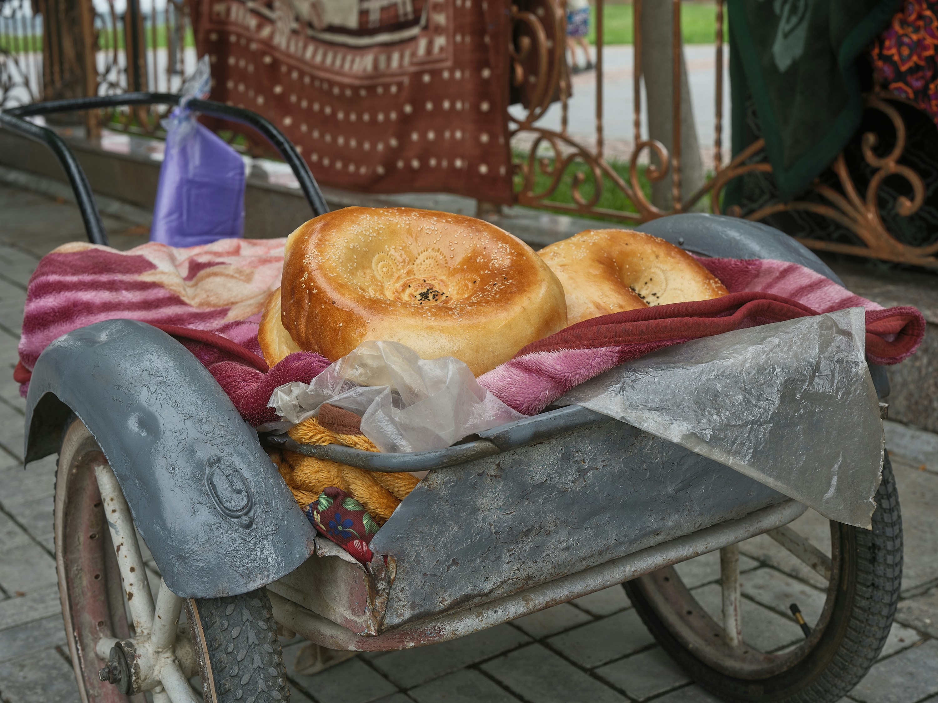 Bread on a Street Cart: A Warm Moment of Shared Simplicity