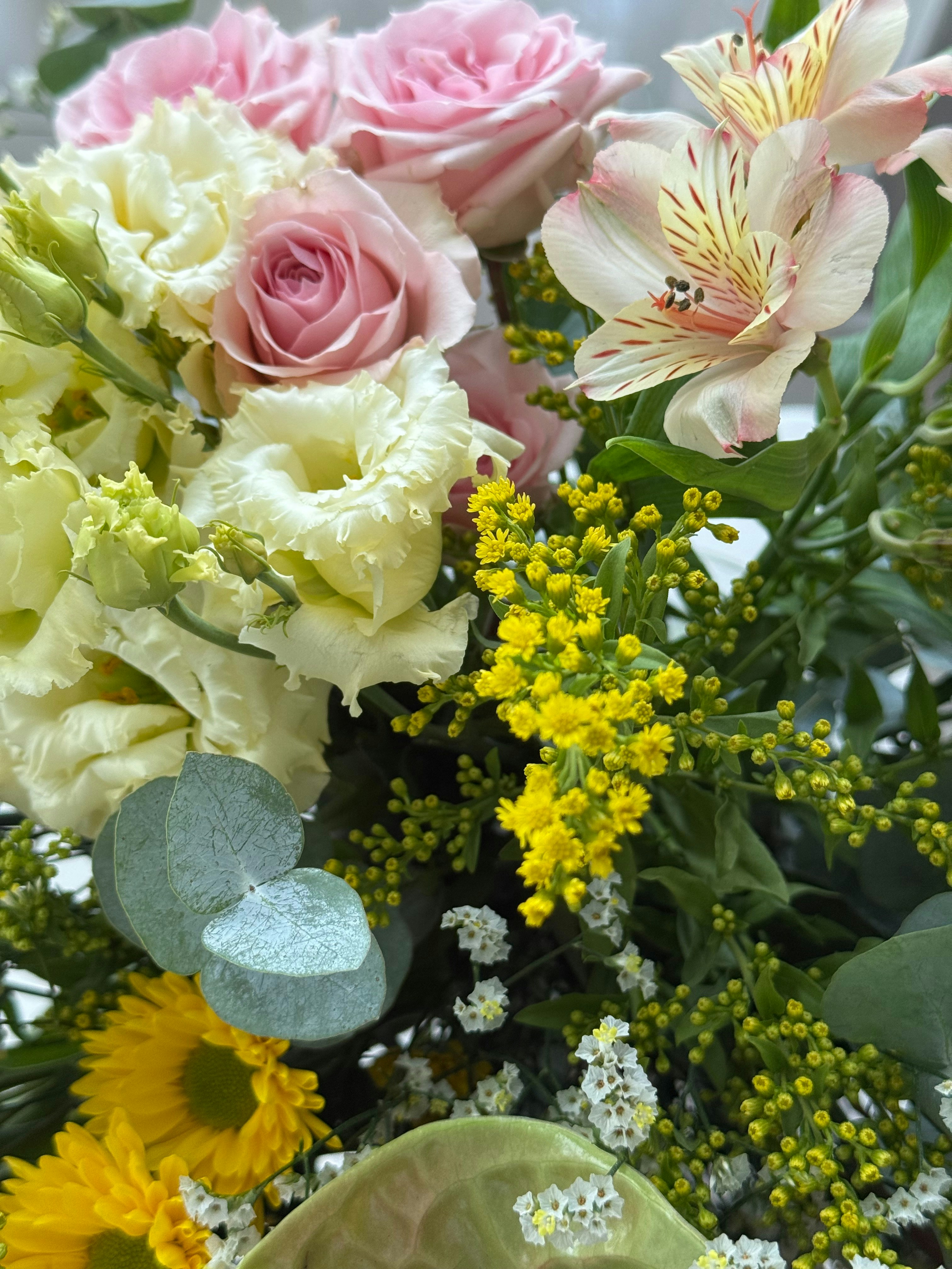 Bouquet in Soft Focus: Pale Roses Meet Bright Sunflowers