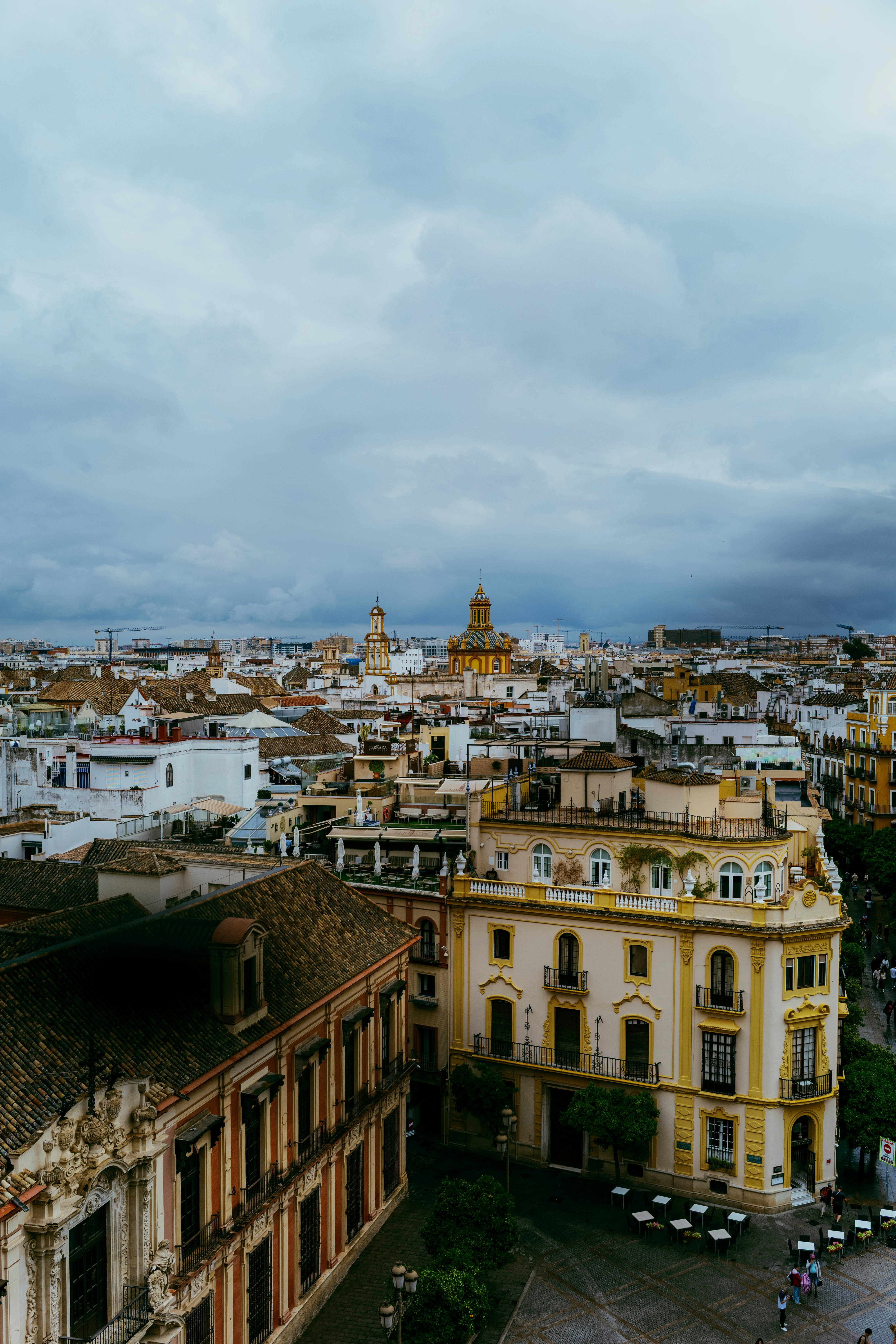 Sunlit Callejón: A Panoramic View over Southern European Rooftops