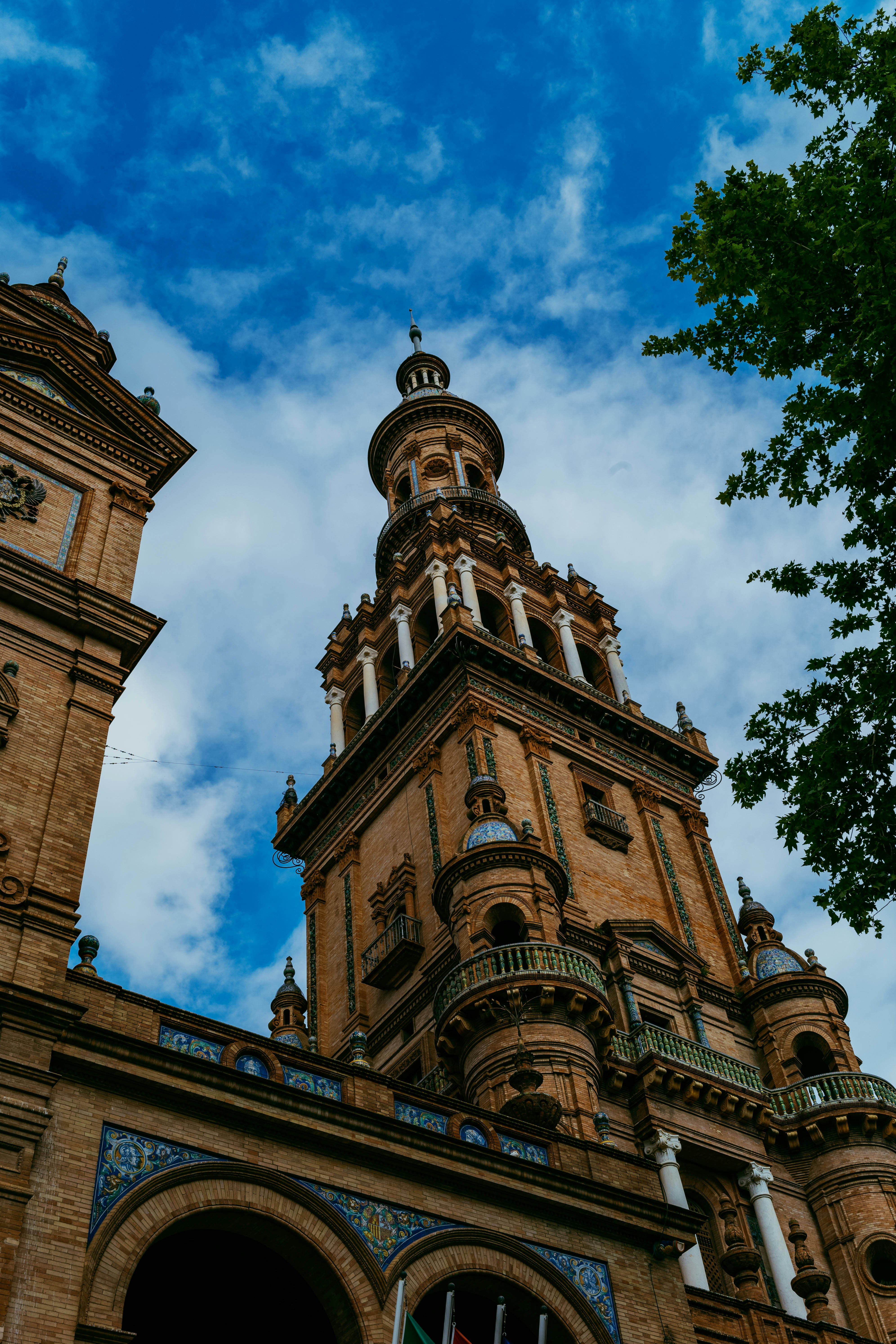 Towering Spire: A Granada-style Facade Reaching Toward the Sky
