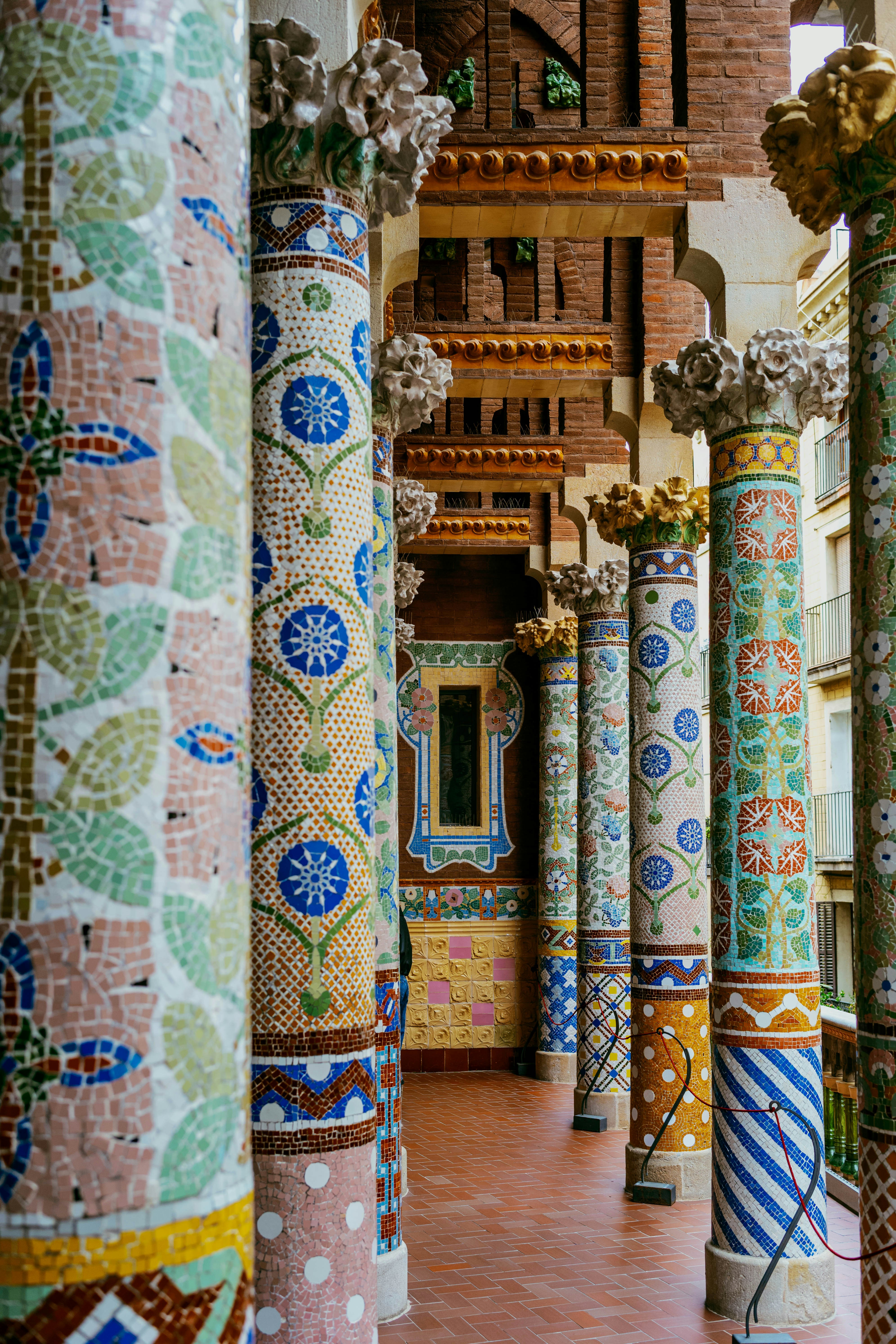 Mosaic Columns of the Palacio de la Música: a Corridor of Painted Pillars