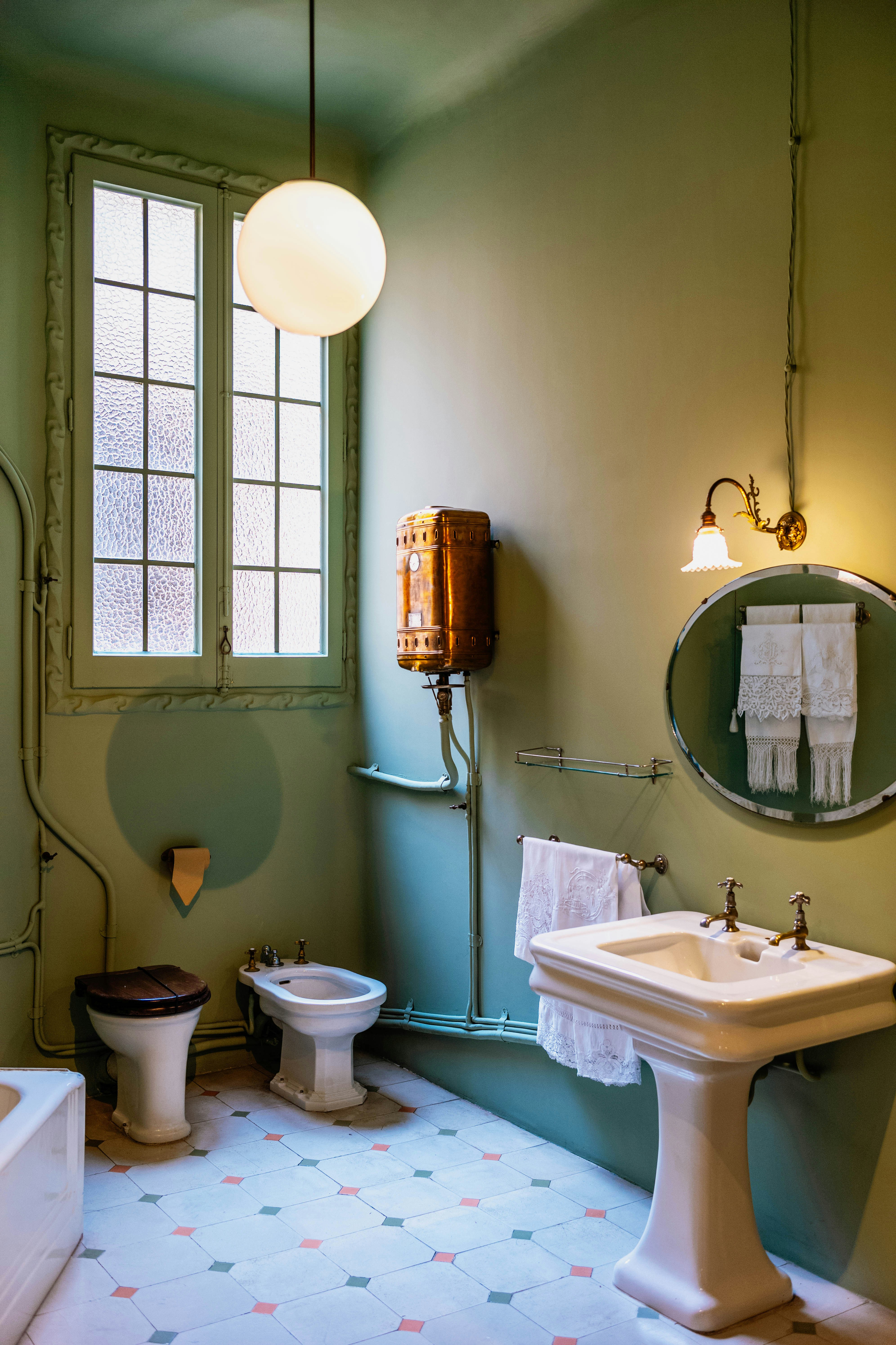 Retro Green Bath: A Quiet Moment with Vintage Fixtures