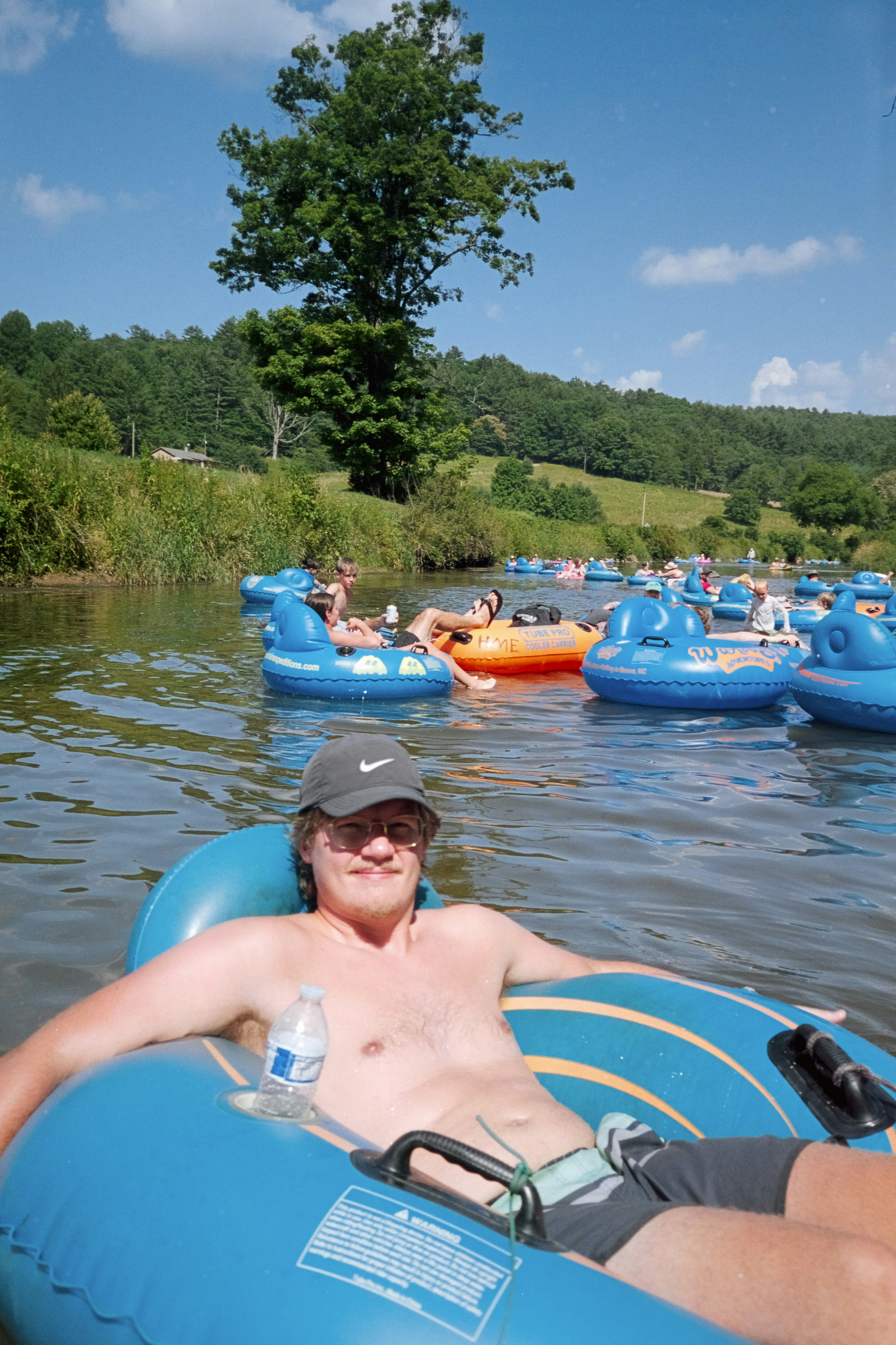 Floating Relaxation: Sunlit Tubes and Riverside Cheer