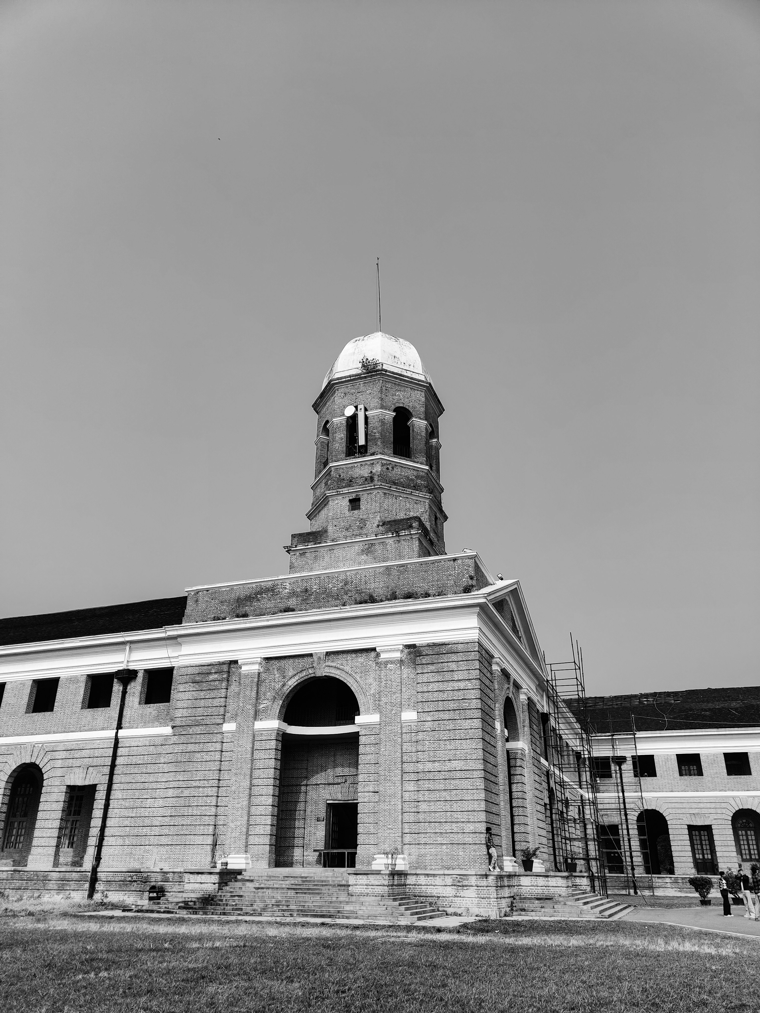 Monumental Clocktower: Beaux-Arts Facade Under Open Sky