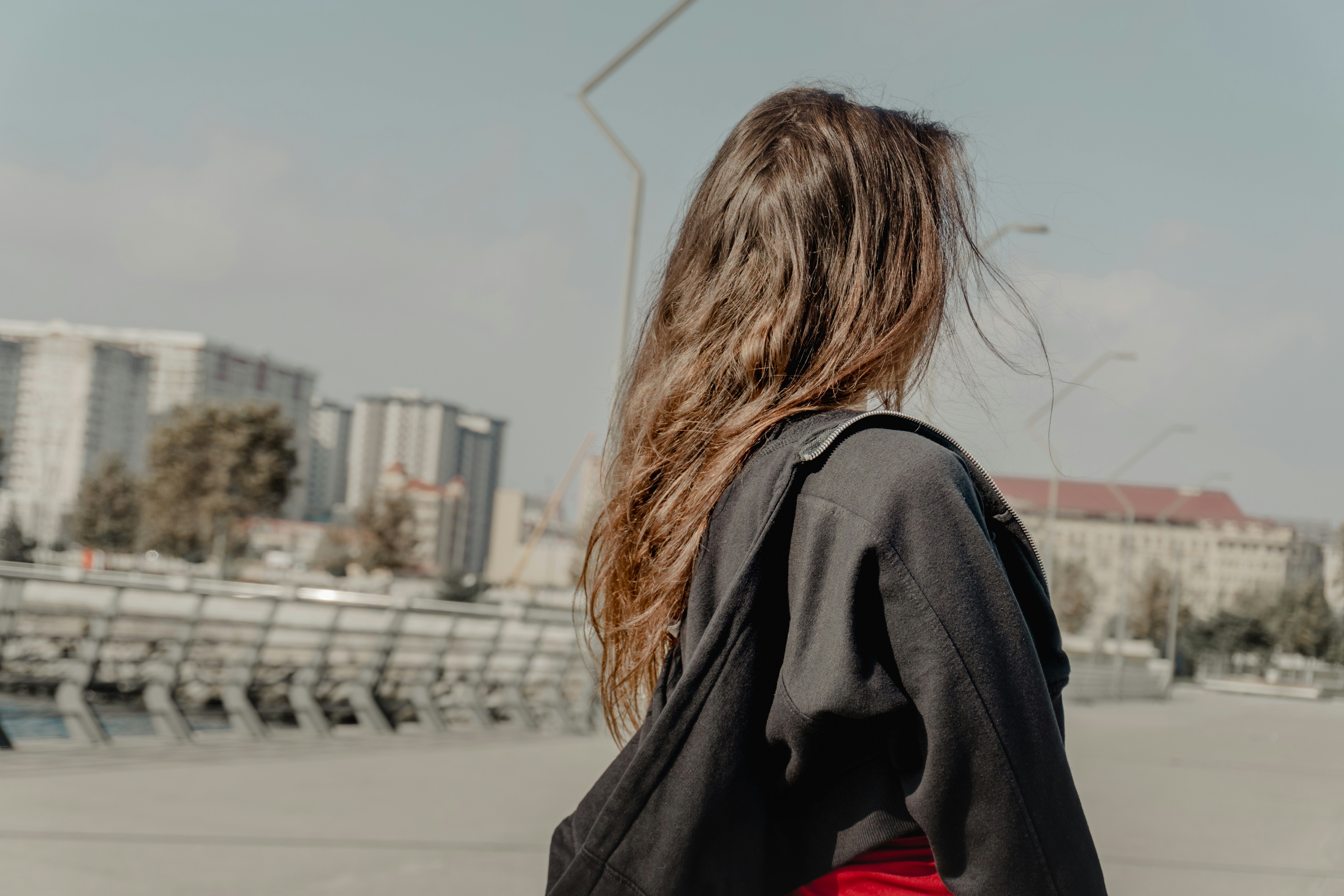 Urban Portrait in Mutual Wind