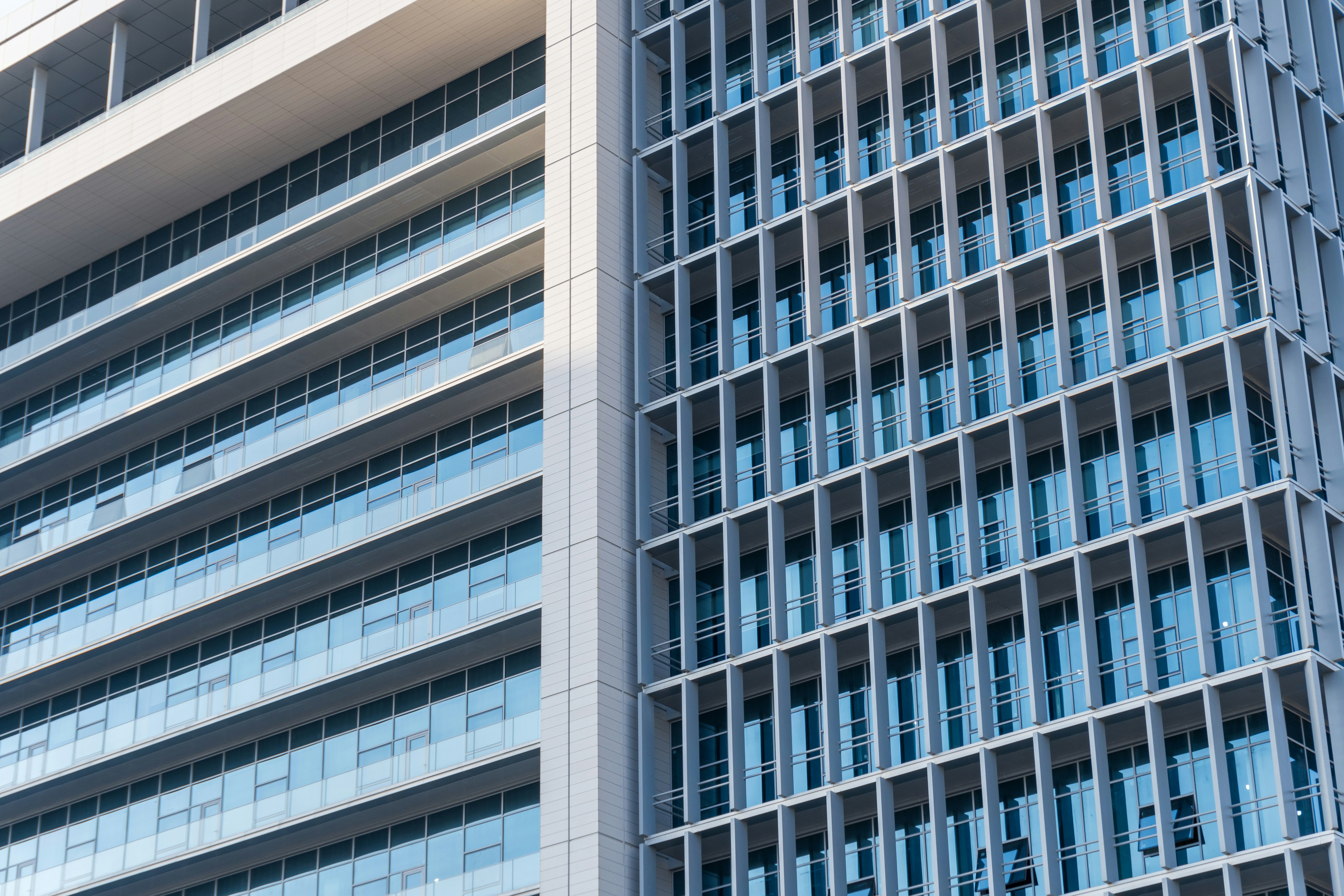 Glazed Facade Geometry: A Dance of Glass and Steel