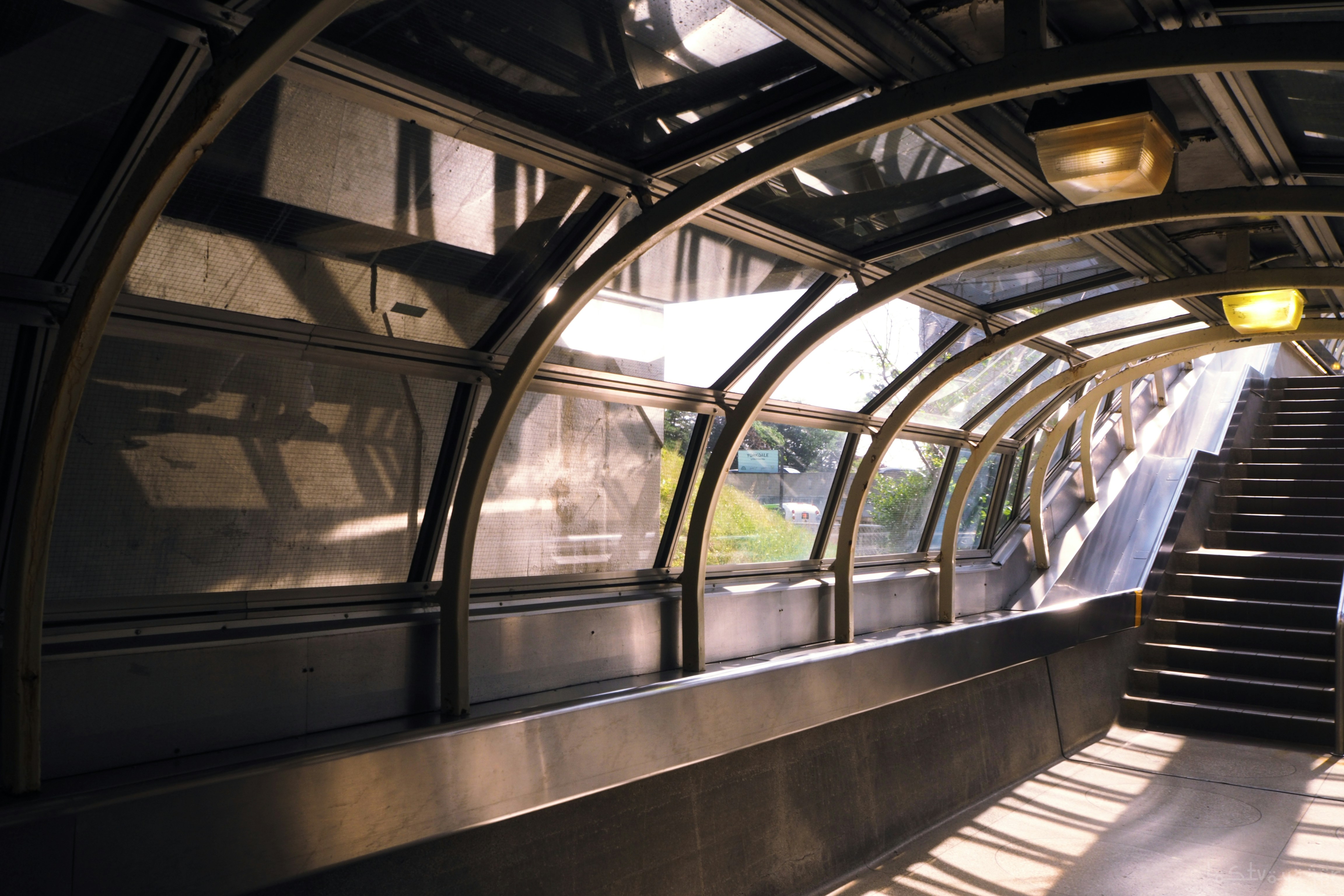 Curved Glassway: Light and Shadows in an Urban Arc