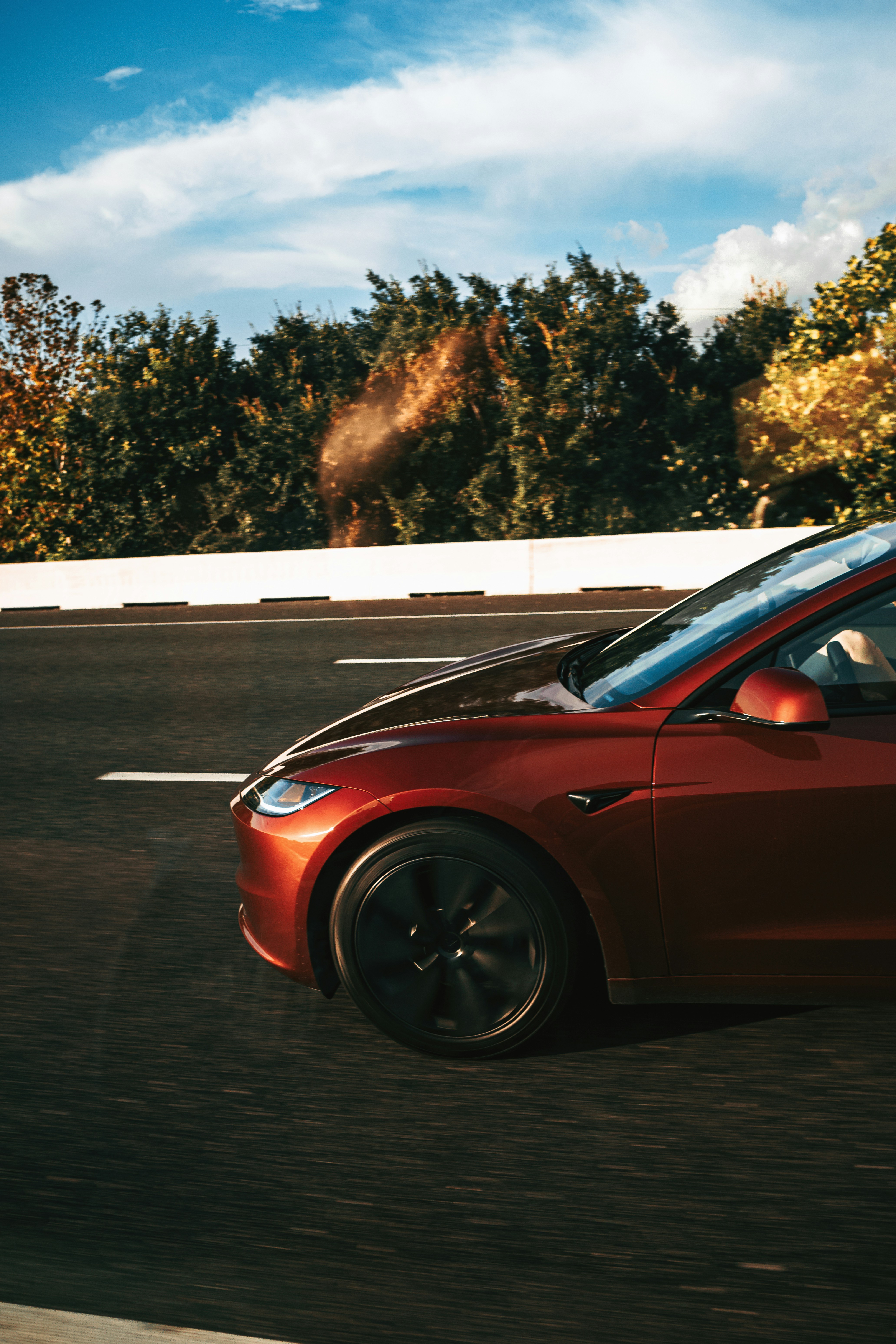 Red Streak: The Moving Front of a Tesla-like Sedan