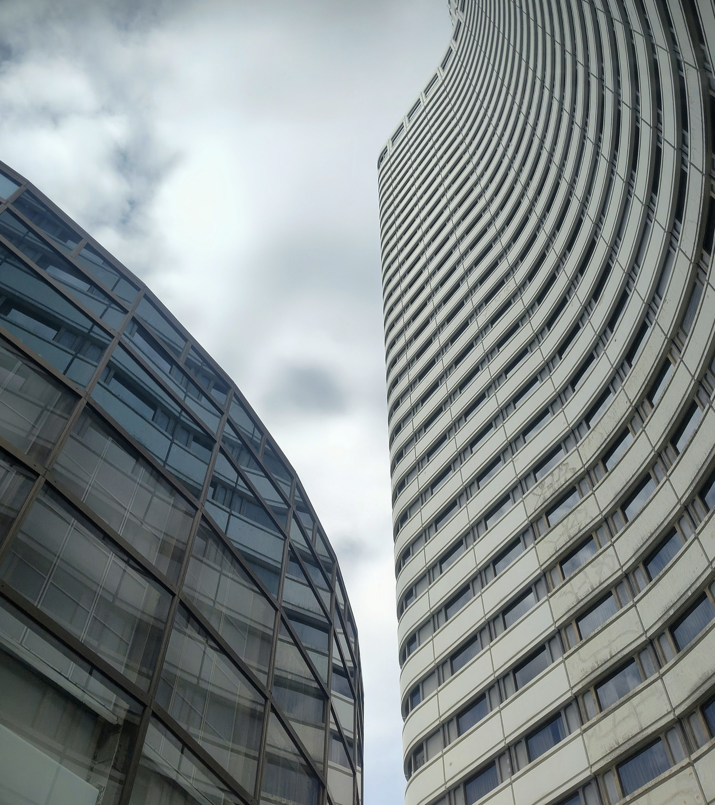 Urban Convergence: Curves of Glass and Sky