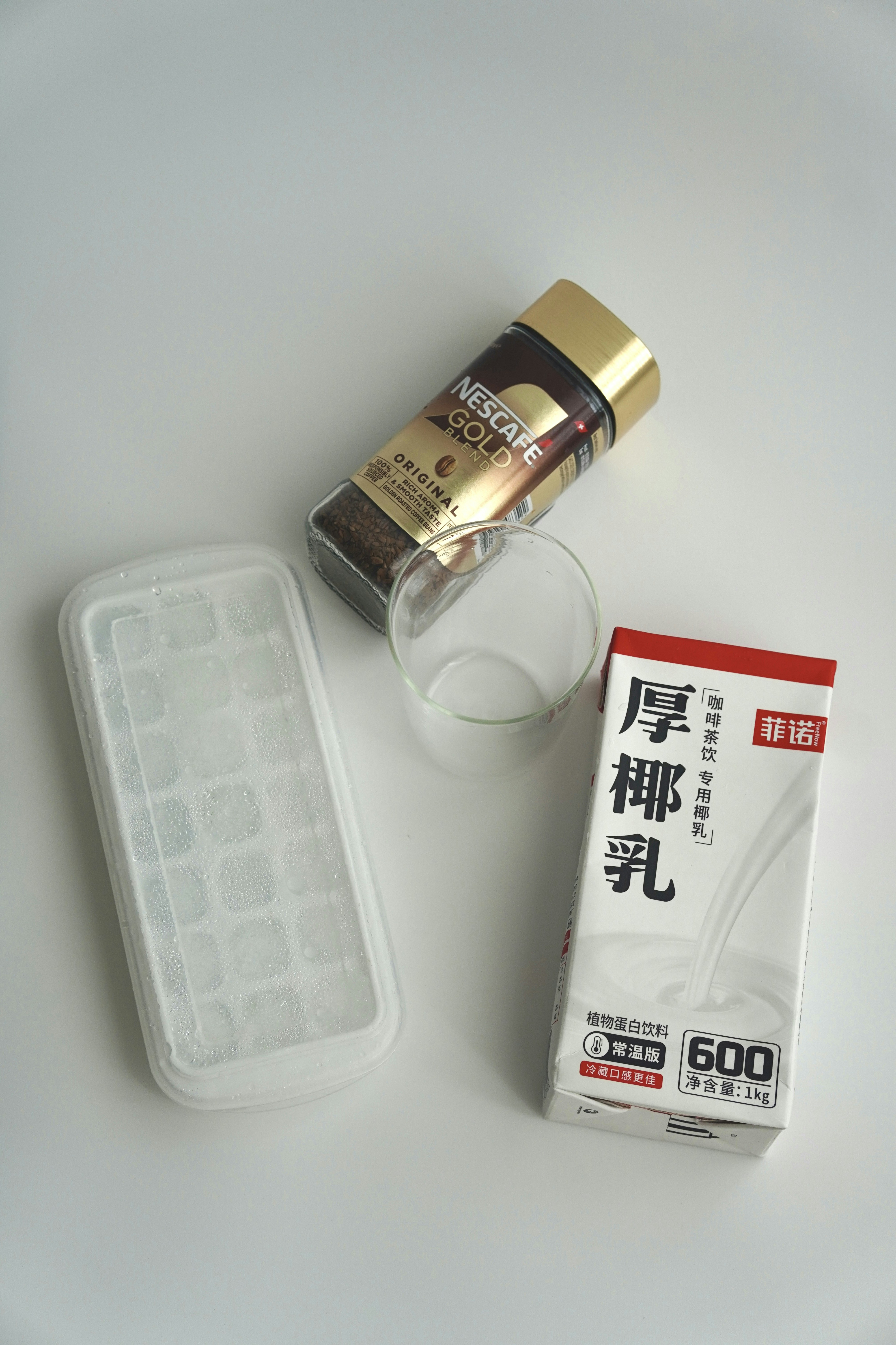 Morning Brew Ensemble: A Capsule of Coffee, Milk, and Ice