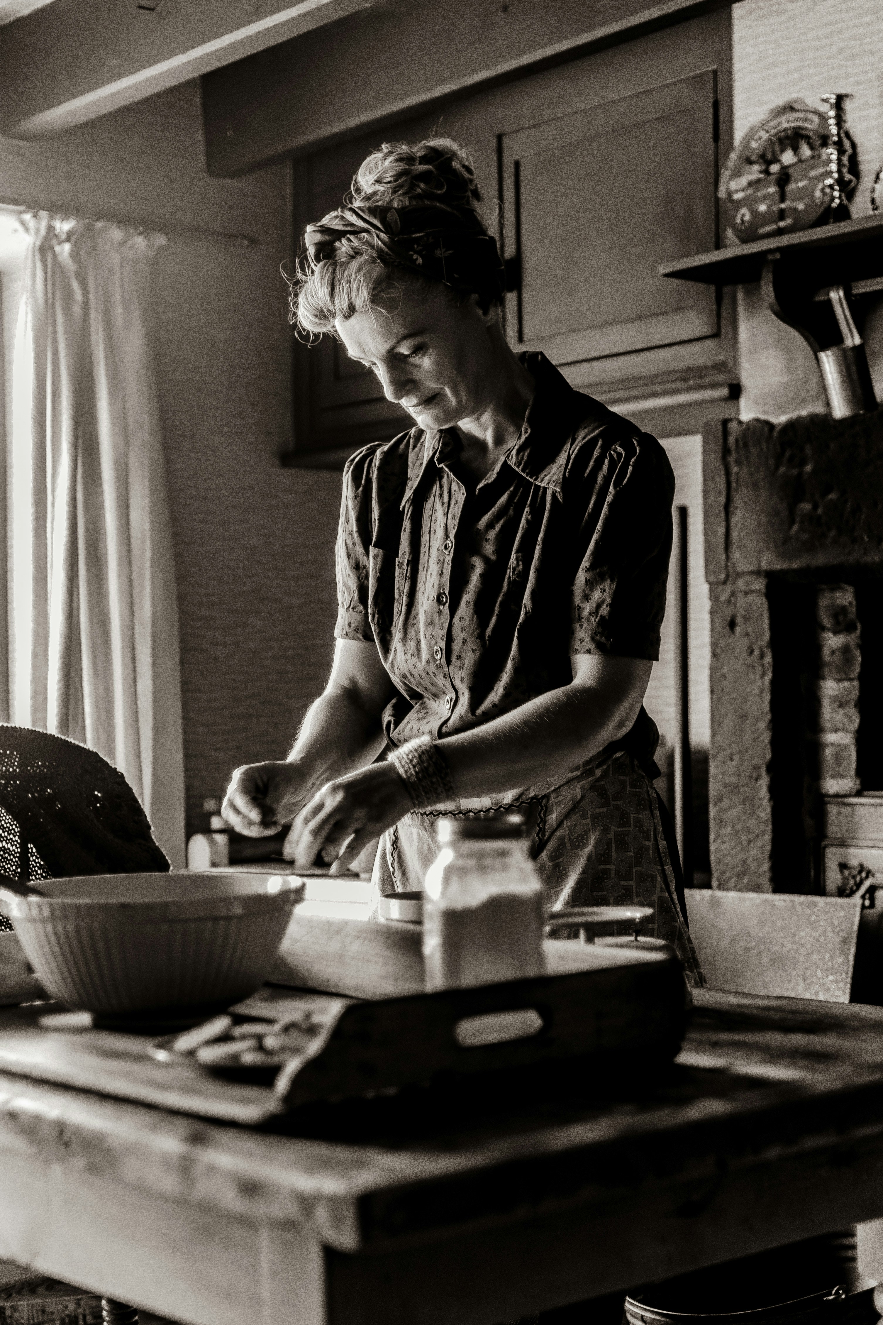 Quiet Hands, Open Kitchen: A Portrait in Steam and Focus
