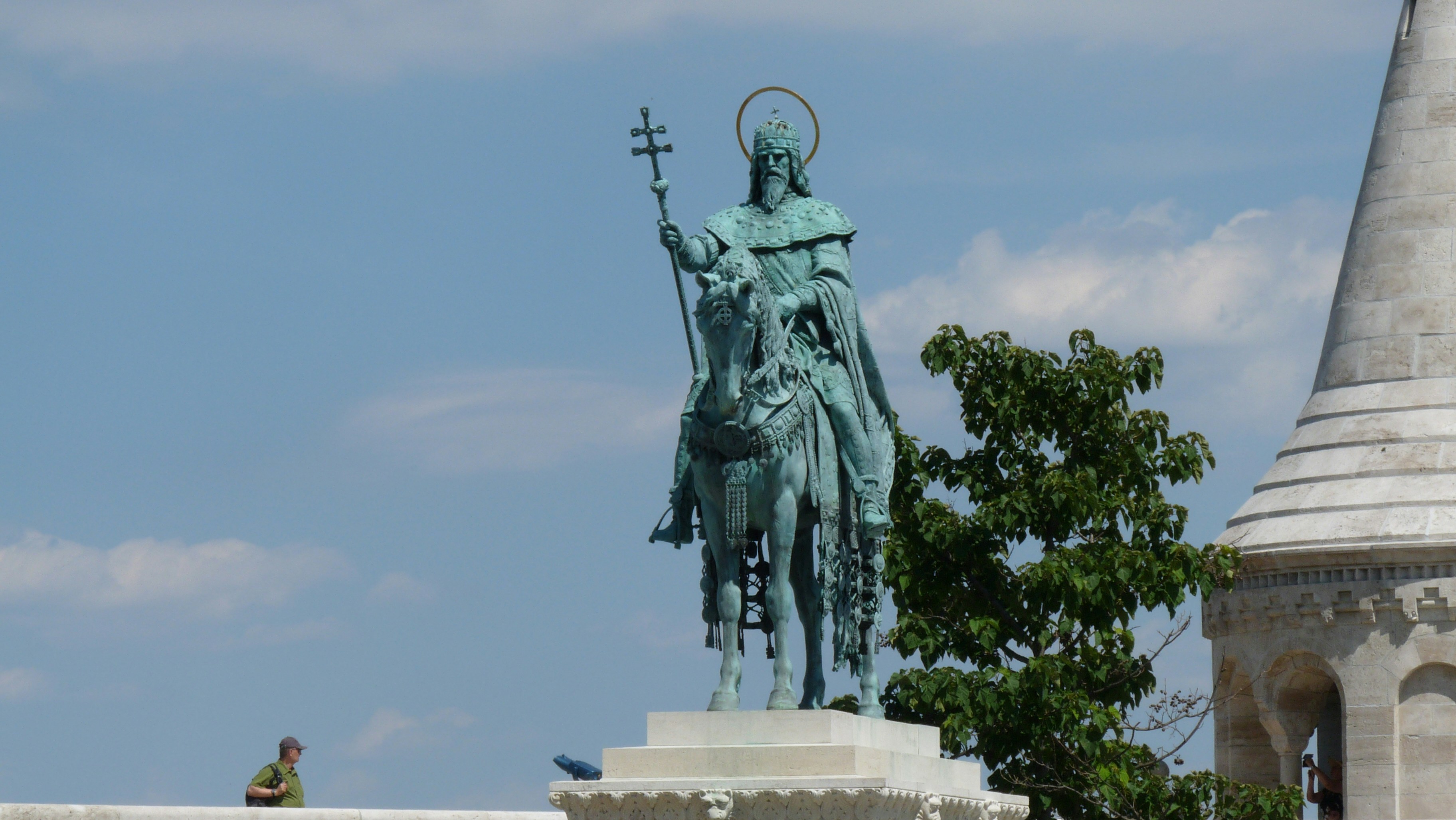 Ivory-Green Guardian: A Statue Amid Architectural Echoes
