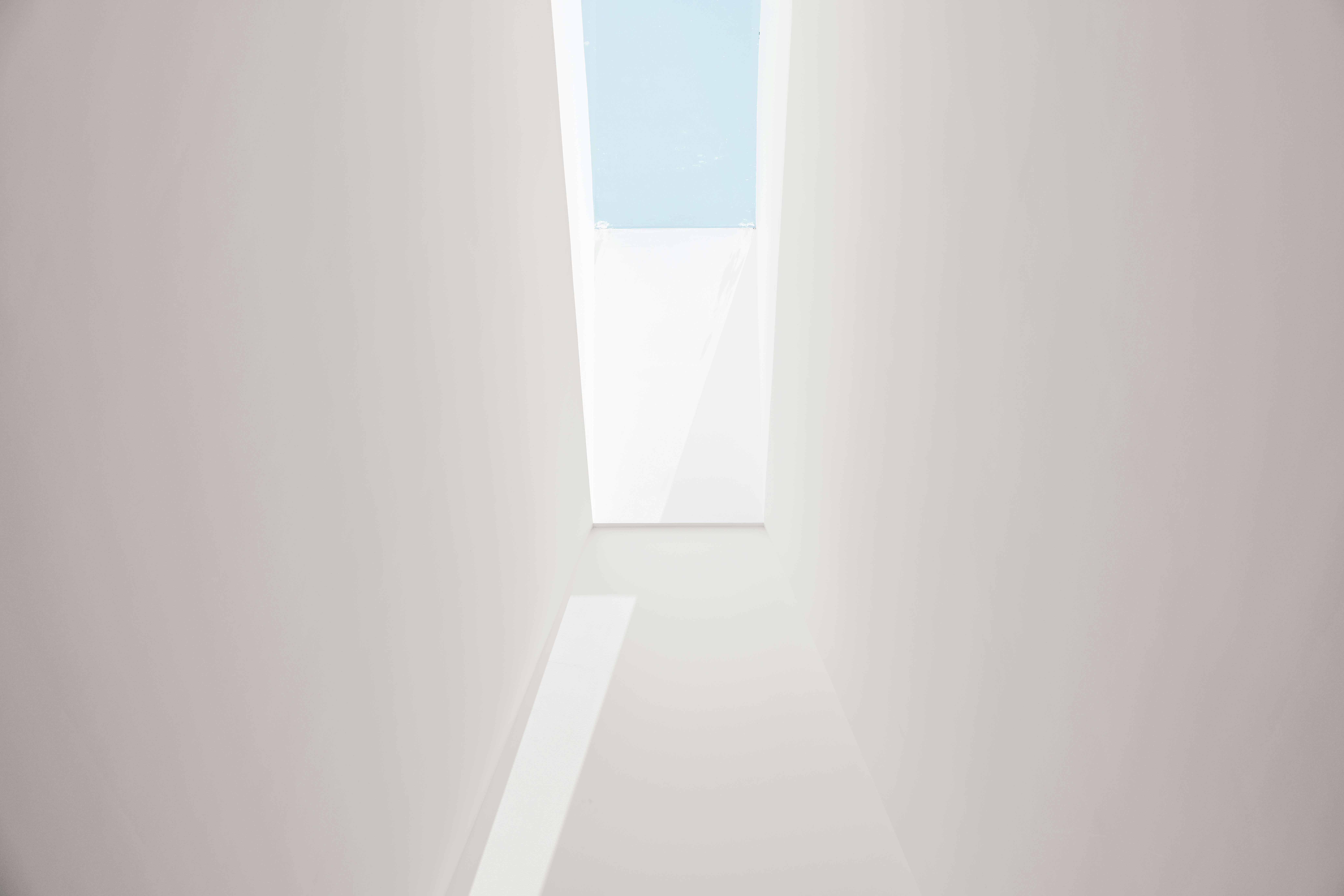 Minimal Prism: Infinite Light Through A Narrow Aperture