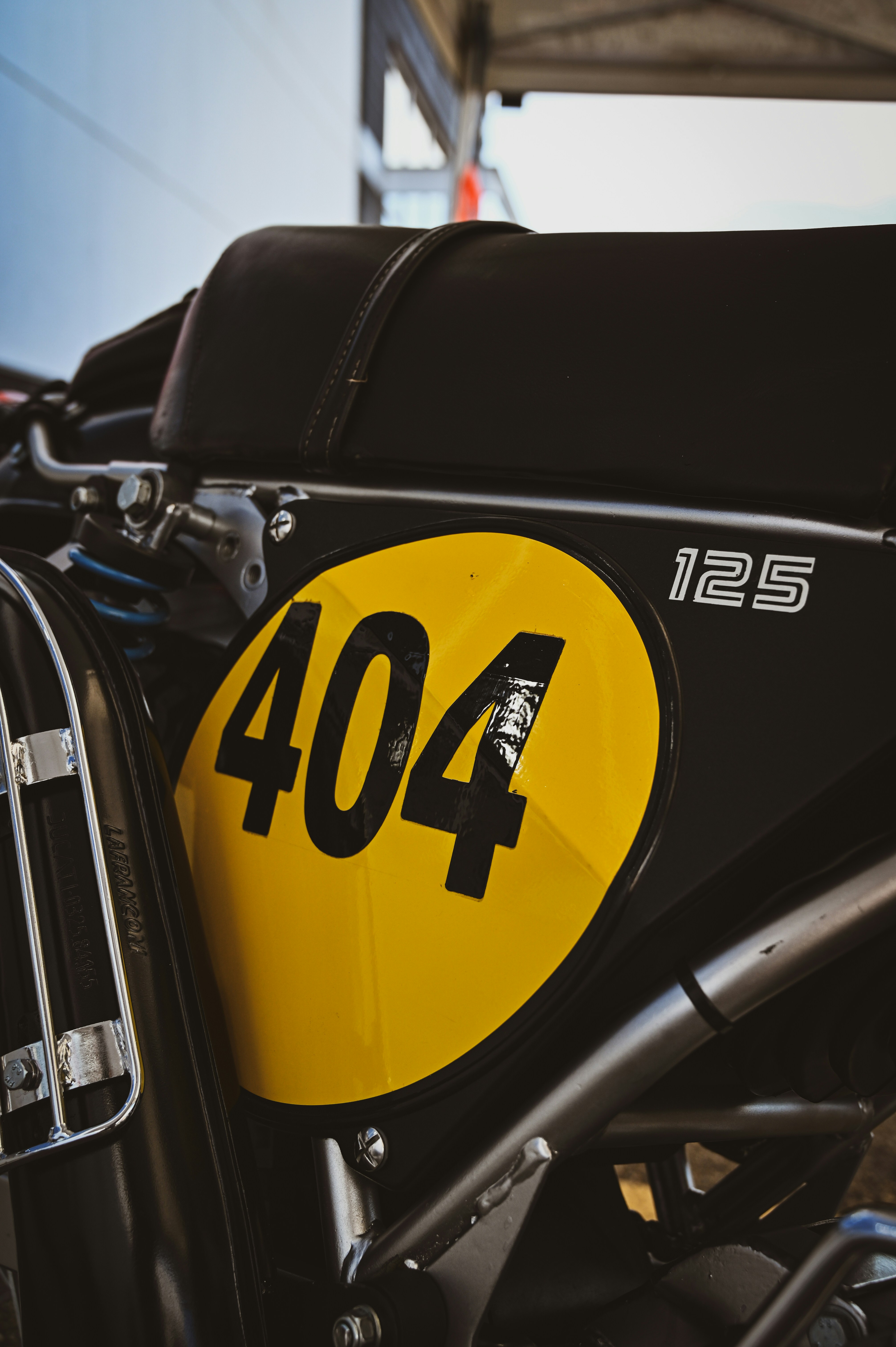 Race-number Yellow: The Bold 404 Emblem on a Vintage Bike