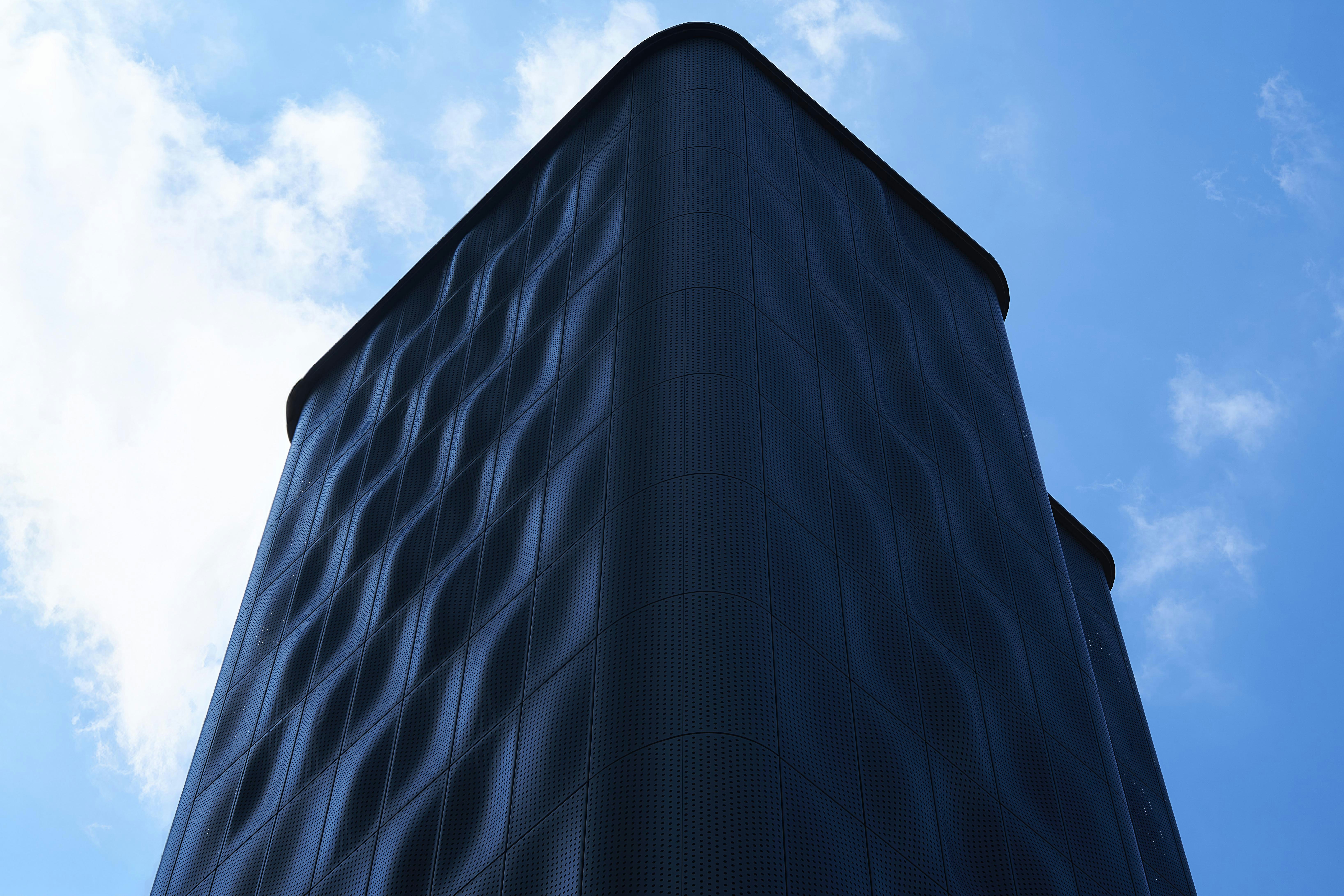 Venetian Blue: A Skyscraper Reaching Toward the Sky