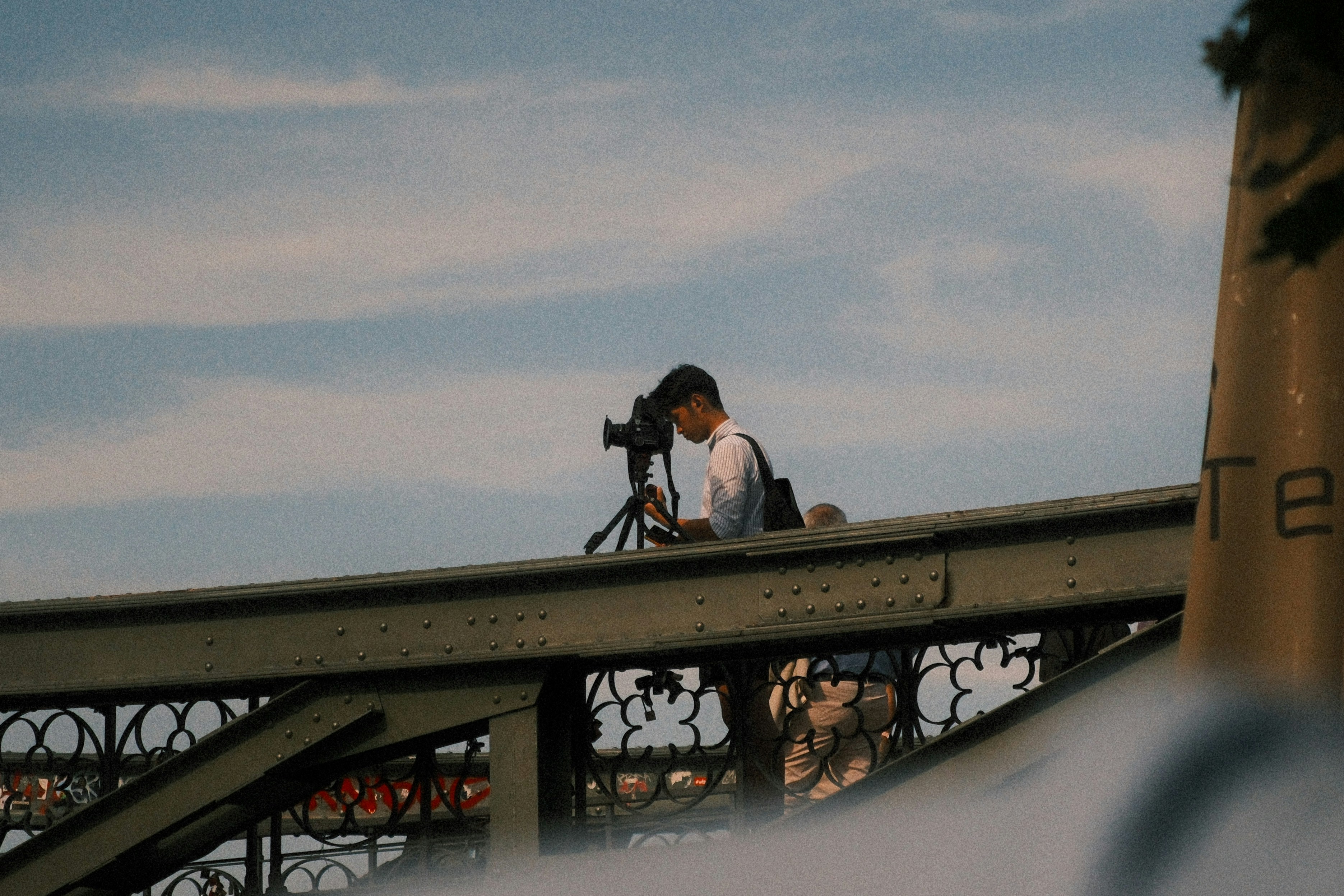 Bridge-side Photographer: Focused on the Canon of a Moment