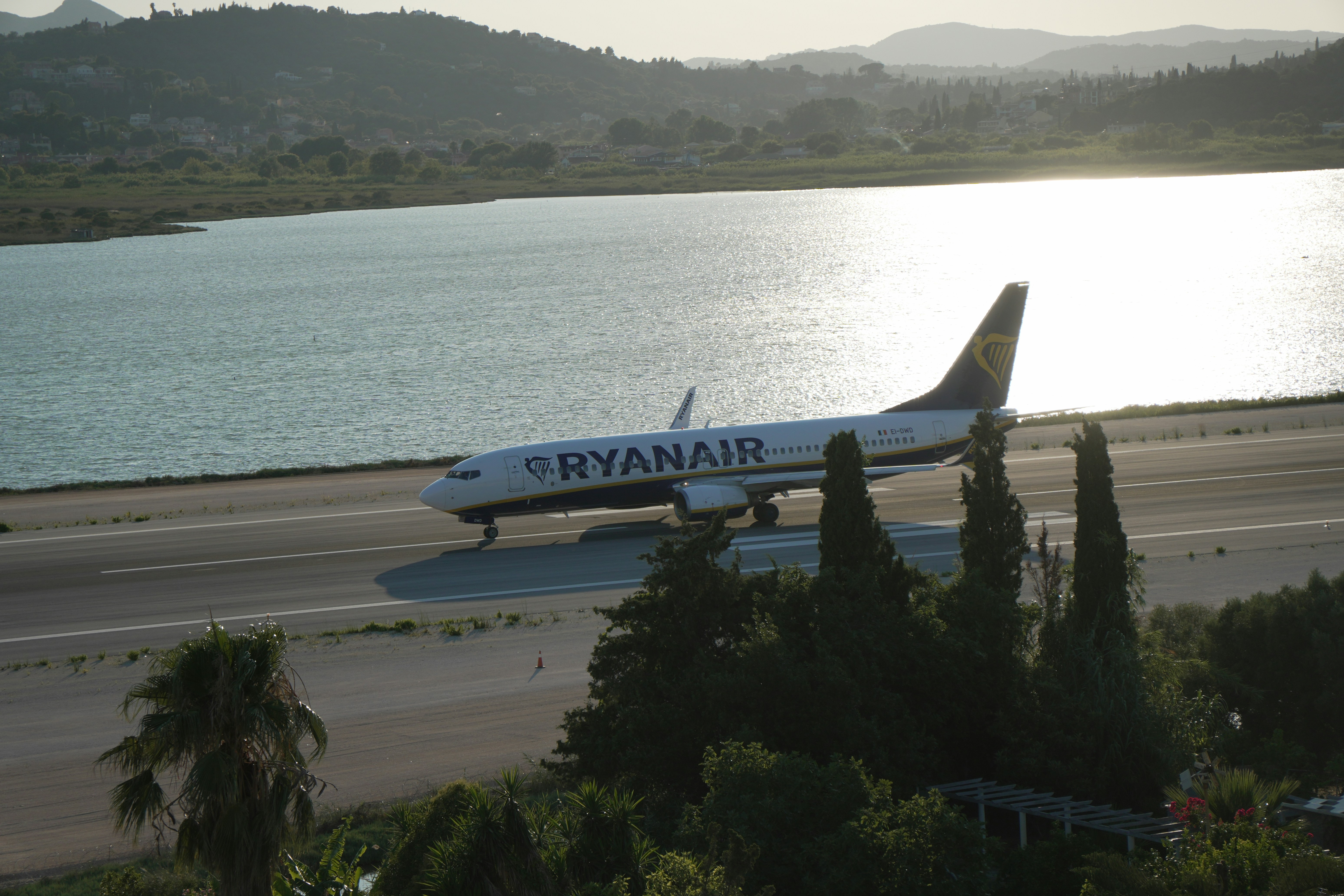 Ryanair Jet Skims the Coastal Strip